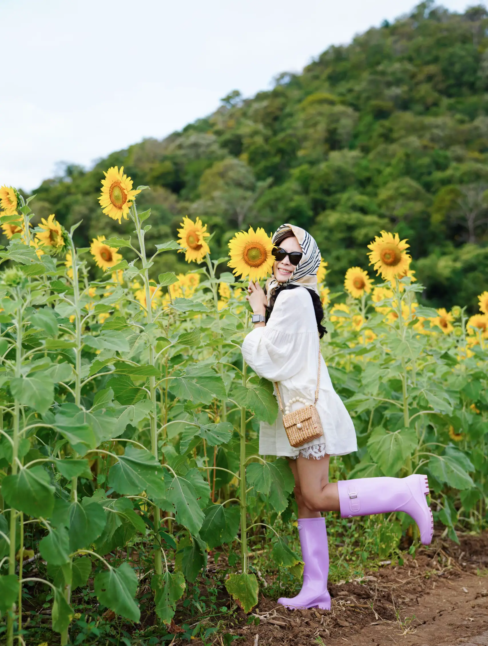 OOTD 145cm : ไปถ่ายรูปเล่นที่ทุ่งทานตะวัน🌻 | แกลเลอรีที่โพสต์โดย Jaru_Koi | Lemon8