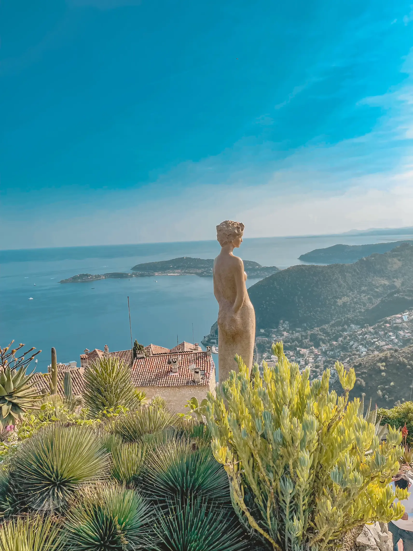 Eze-sur-Mer ตามรอย Pinterest | แกลเลอรีที่โพสต์โดย VHARNNABEE | Lemon8