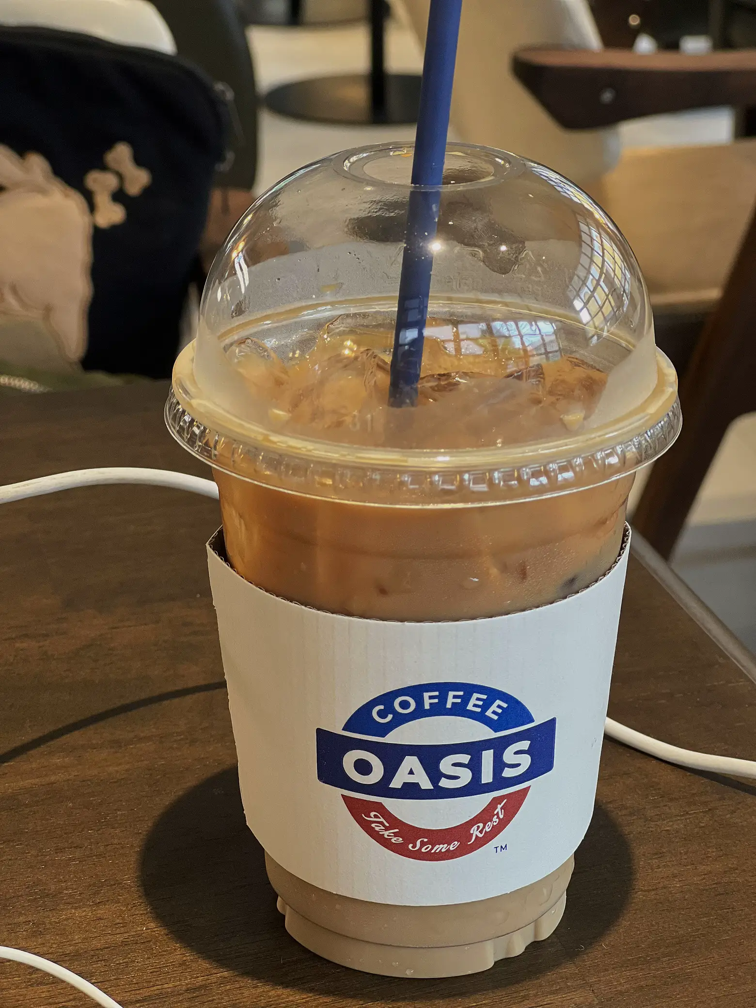 Oasis - คาเฟ่เปิดใหม่สามย่าน • นั่งอ่านหนังสือ/ทำงานเพลินๆ 💌☕️ | แกลเลอ ...