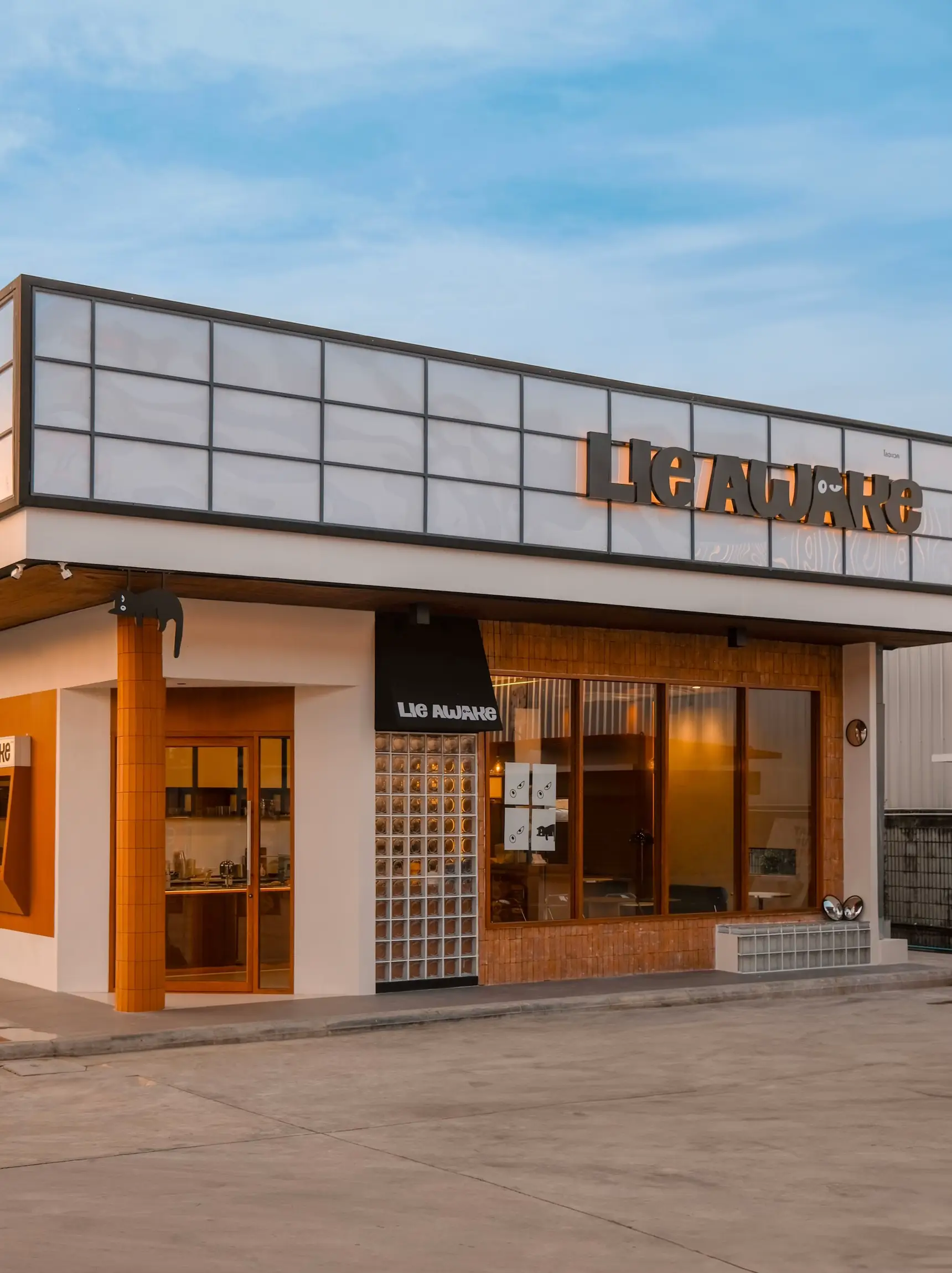 น้อลแมวดำ Lie Awake คาเฟ่เปิดใหม่ที่มีความคิ้วท์ล้านเปอร์เซ็น | แกลเลอ ...