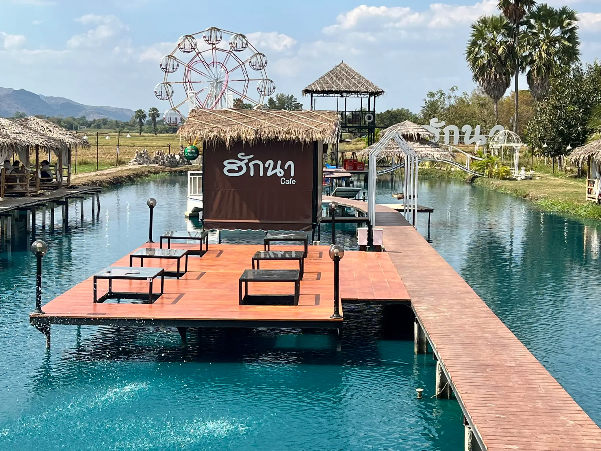 ฮักนา คาเฟ่ กาญจนบุรี (HUGNA CAFE) คาเฟ่รถไฟจิ๋ว | แกลเลอรีที่โพสต์โดย เที่ยวกับphiang | Lemon8