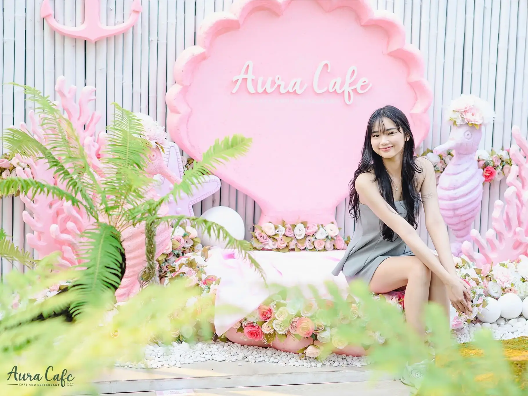 แชร์ไอเดีย 📸โพสต์ท่าถ่ายรูป ธีม Summer 🌊 | แกลเลอรีที่โพสต์โดย Aura Cafe | Lemon8