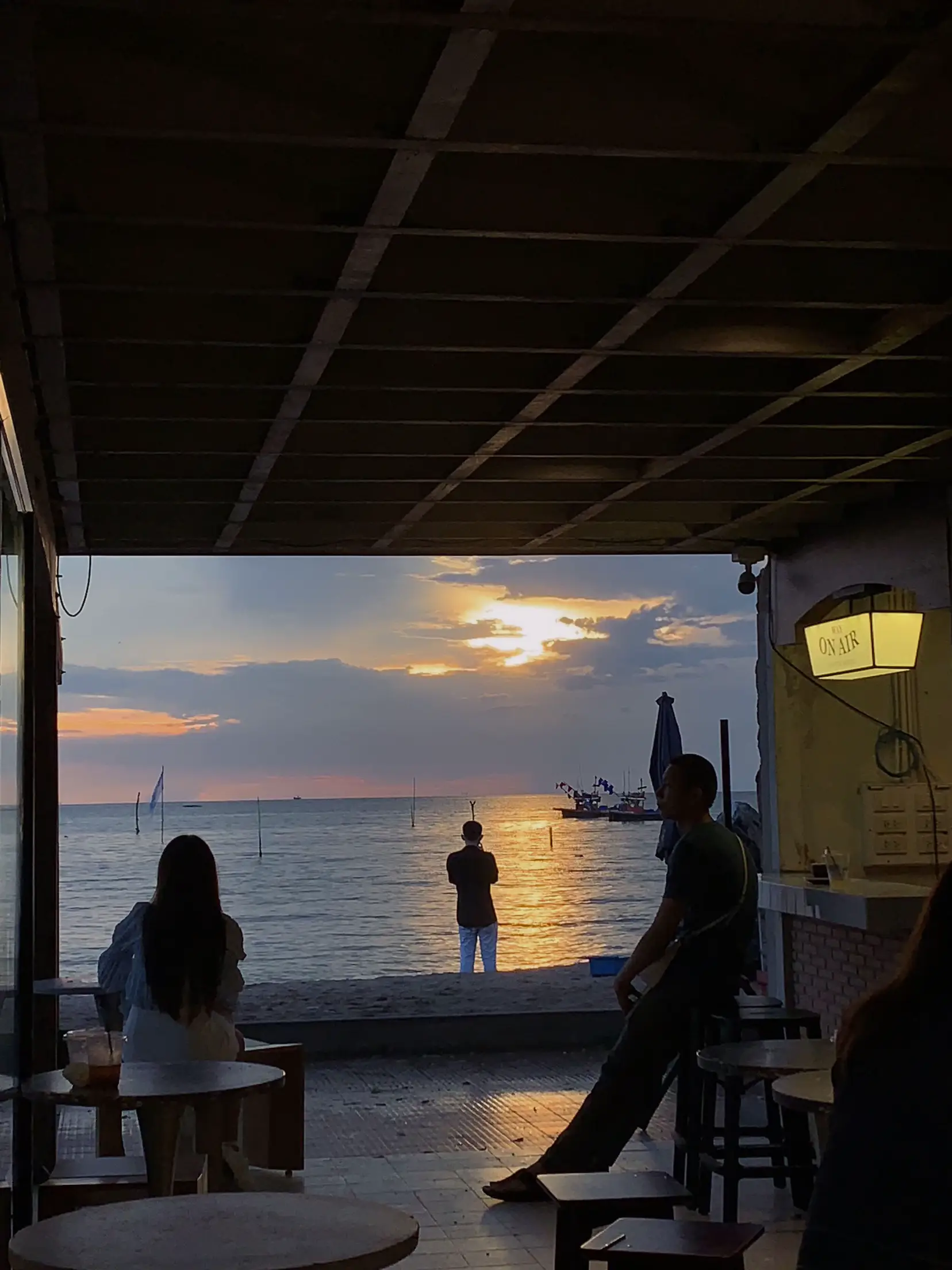 Way coffee house ในวันที่ฝนตก (good vibe) | แกลเลอรีที่โพสต์โดย jry | Lemon8