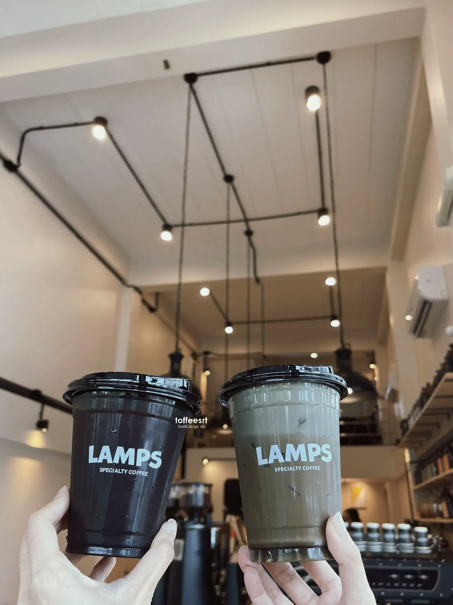 LAMPS Specialty Coffee คาเฟ่เปิดใหม่นครปฐม ใกล้องค์พระ | แกลเลอรีที่โพสต์โดย toffeesrt | Lemon8