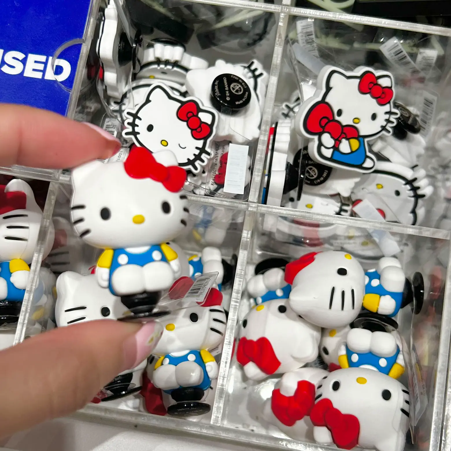 ช็อปปิ้ง Crocs x Hello Kitty | แกลเลอรีที่โพสต์โดย praew_sresh | Lemon8