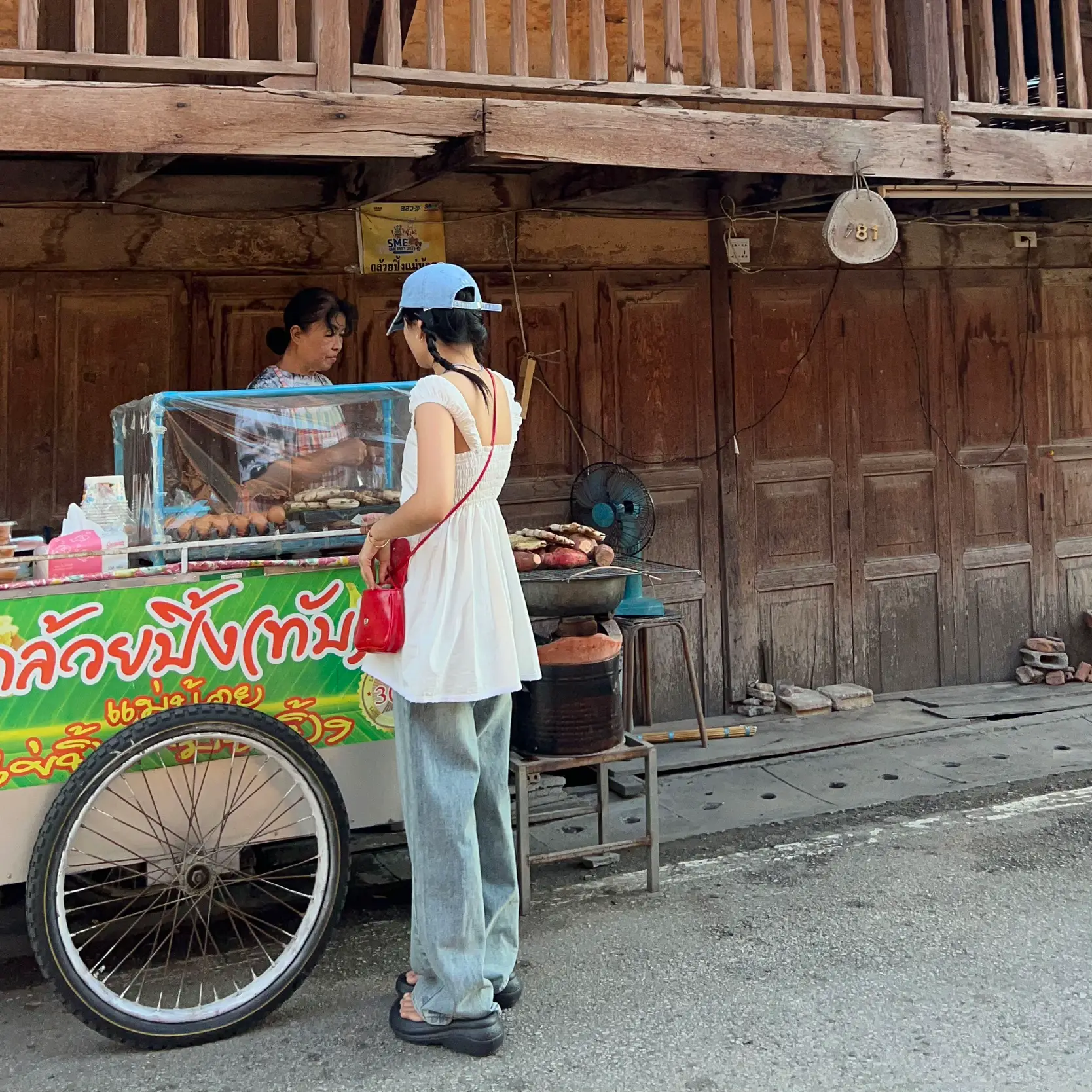 HOW TO ลุคเดินเที่ยวเชียงคาน | แกลเลอรีที่โพสต์โดย Chaya | Lemon8