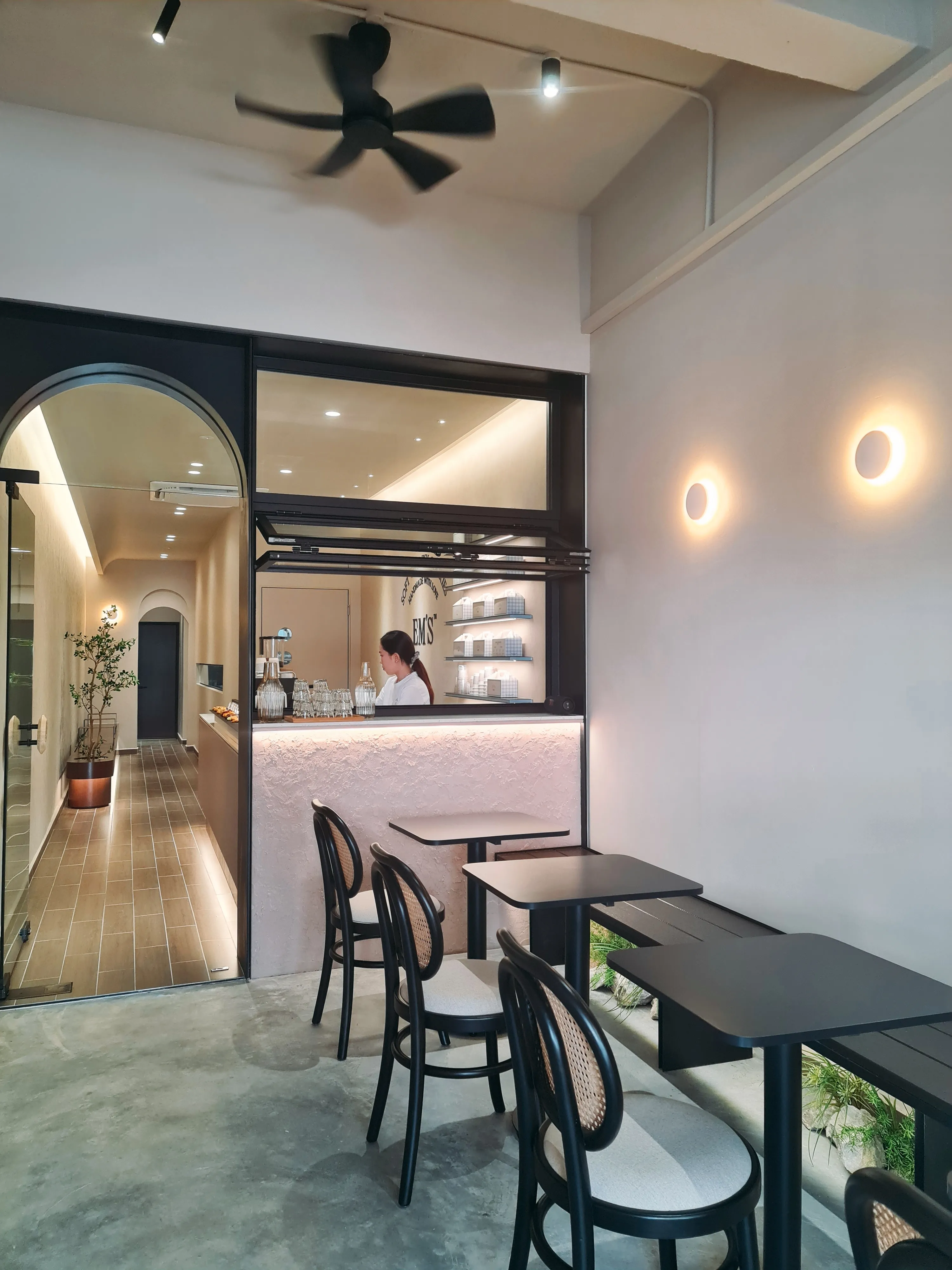 EM'S Soft Chunky Cookies a must visit cookie shop🍪 | แกลเลอรีที่โพสต์ ...