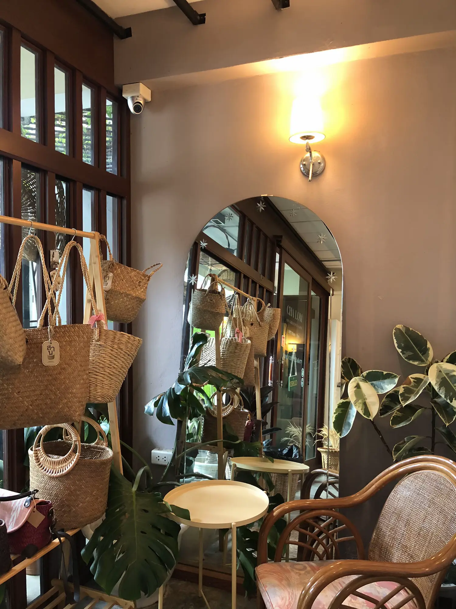 Cha Lom Cafe ชะลอมคาเฟ่อุดรธานี | แกลเลอรีที่โพสต์โดย AIYA KHUNRAWEE | Lemon8