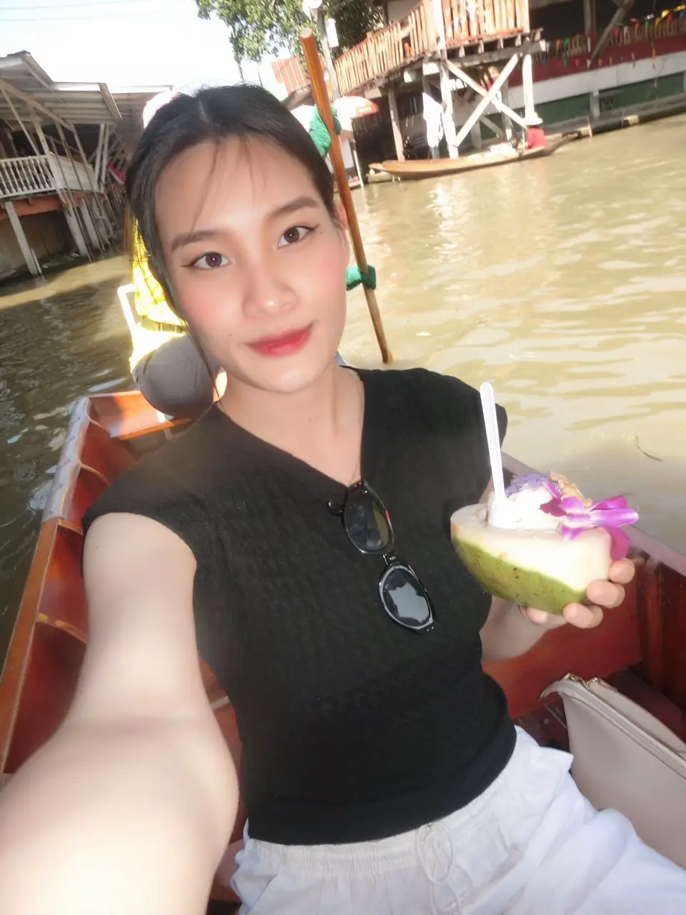 OOTD @Damnoen saduak Floating Market🥥 | แกลเลอรีที่โพสต์โดย Sari L | Lemon8