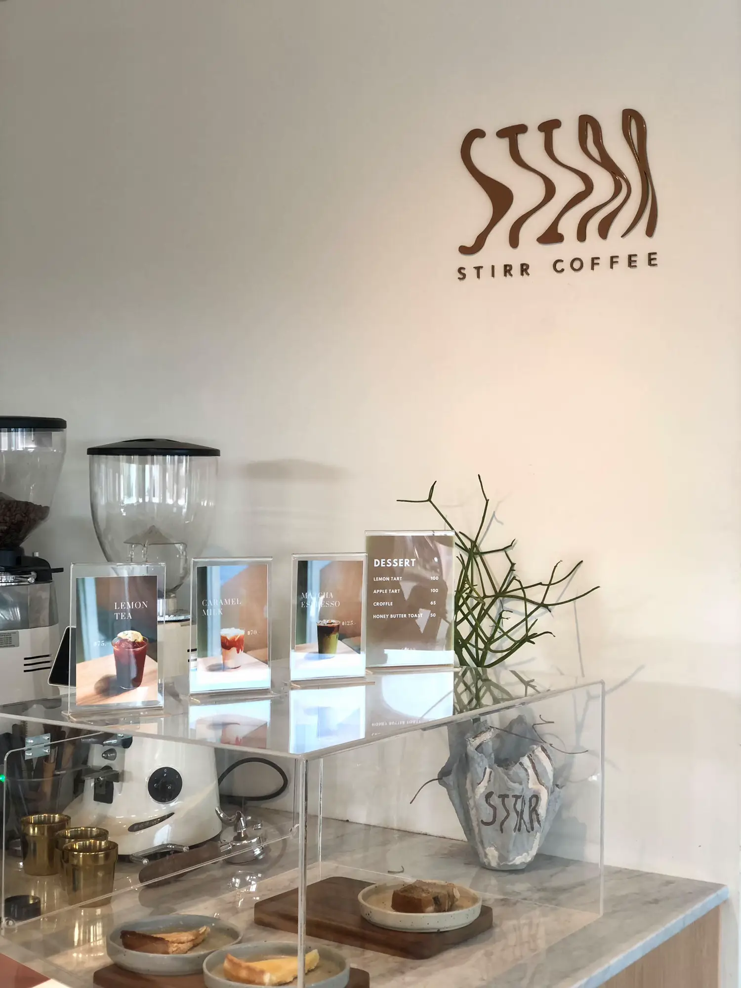 STIRR Coffee 🍞 คาเฟ่ติดทะเล ริมหาดแสงจันทร์ จ.ระยอง 🌅 | แกลเลอรีที่ ...