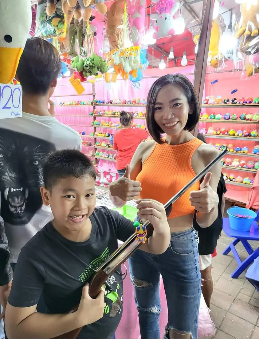 งานวัดธรรมศาสตร์ เมื่อฉันและลูกชายหลงเข้ามา | แกลเลอรีที่โพสต์โดย แม่โบNurseKids | Lemon8