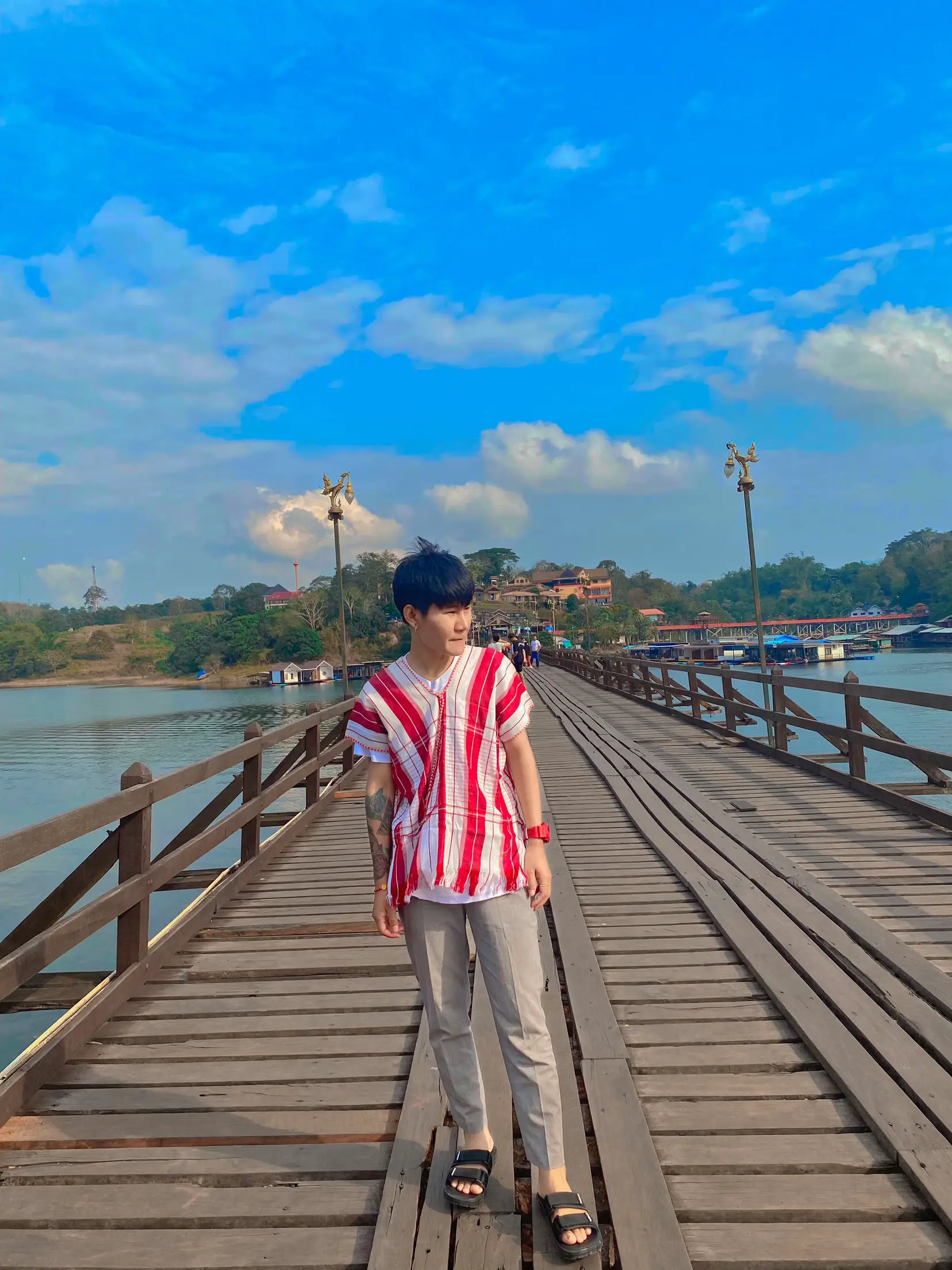 ทริปทำบุญเที่ยวสังขละบุรี กาญจนบุรี | แกลเลอรีที่โพสต์โดย Bow Kie | Lemon8