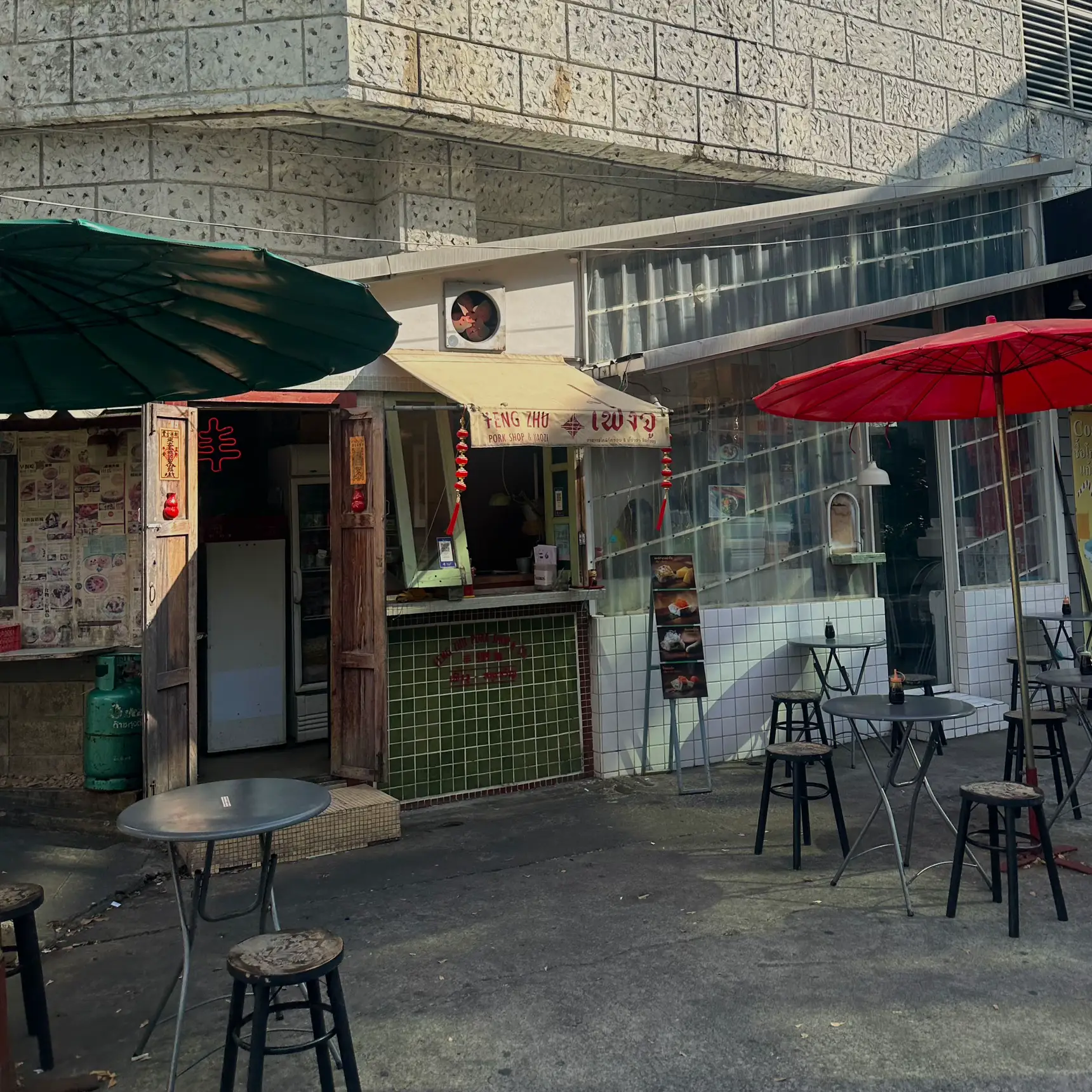 FENG ZHU เฟิงจู เกี๊ยวซ่าหน้าเปิดเจ้าดังย่านเจริญกรุง 🥢🥟 | แกลเลอรีที่ ...