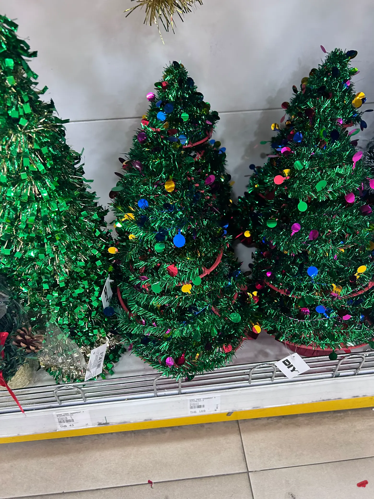 ต้นคริสต์มาสจิ๋ว | แกลเลอรีที่โพสต์โดย Napat_Ubon | Lemon8