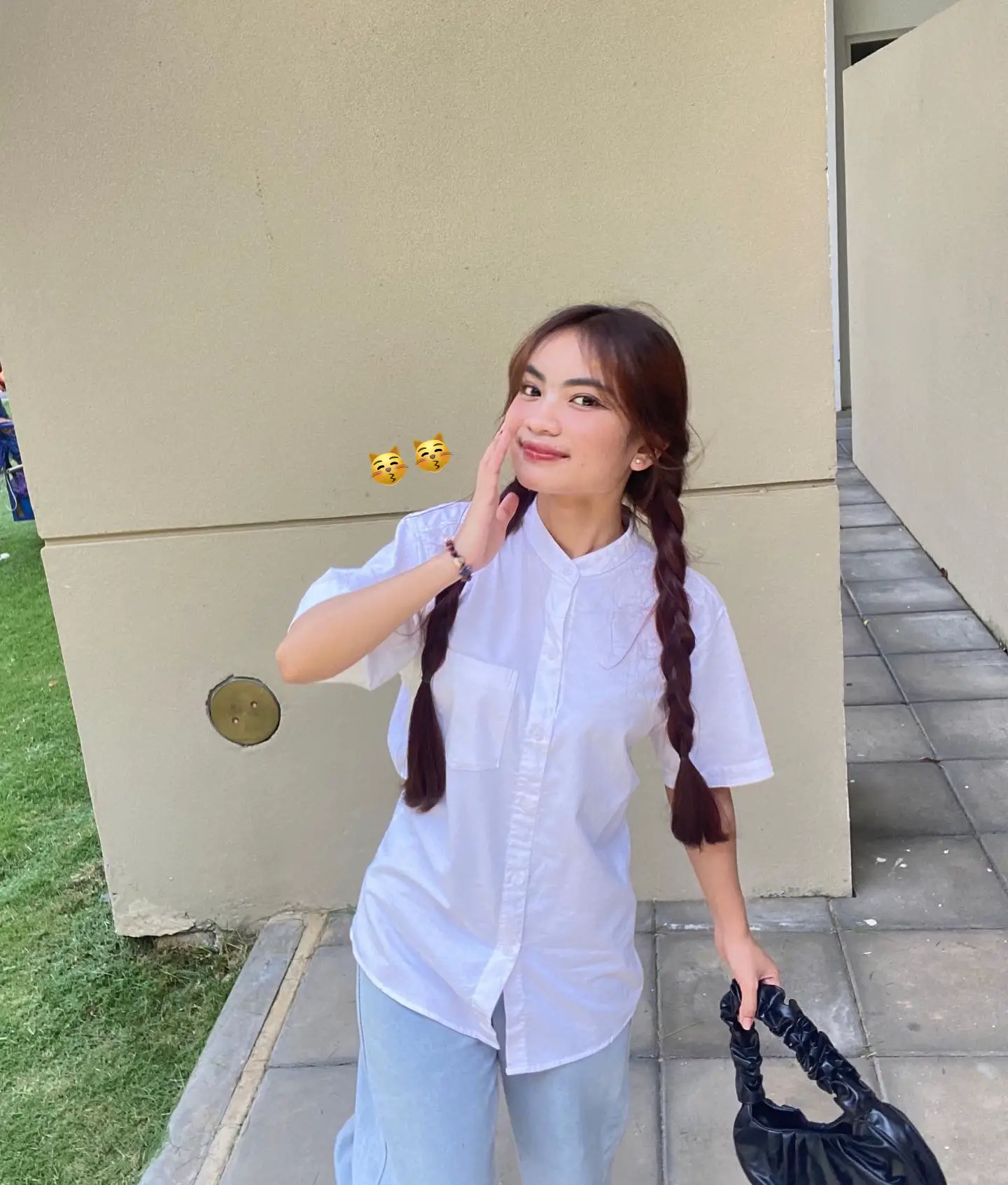OOTD เสื้อคอจีนไปมอกัน!!#Uni look🍎🌟 | แกลเลอรีที่โพสต์โดย 𝙇𝙤𝙤𝙠𝙠𝙚𝙙🐰 | Lemon8