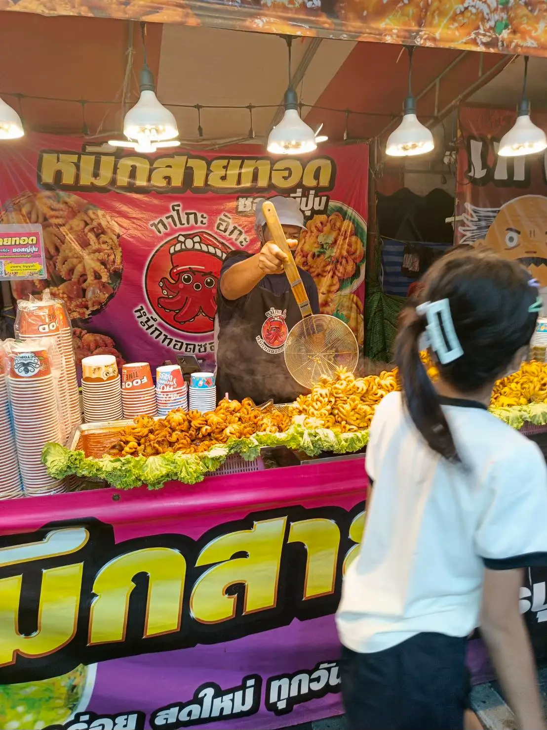 ลอยกระทงที่ ตลาดนัดรังสิต ของกินเยอะมาก🥰 | แกลเลอรีที่โพสต์โดย Supanida ...