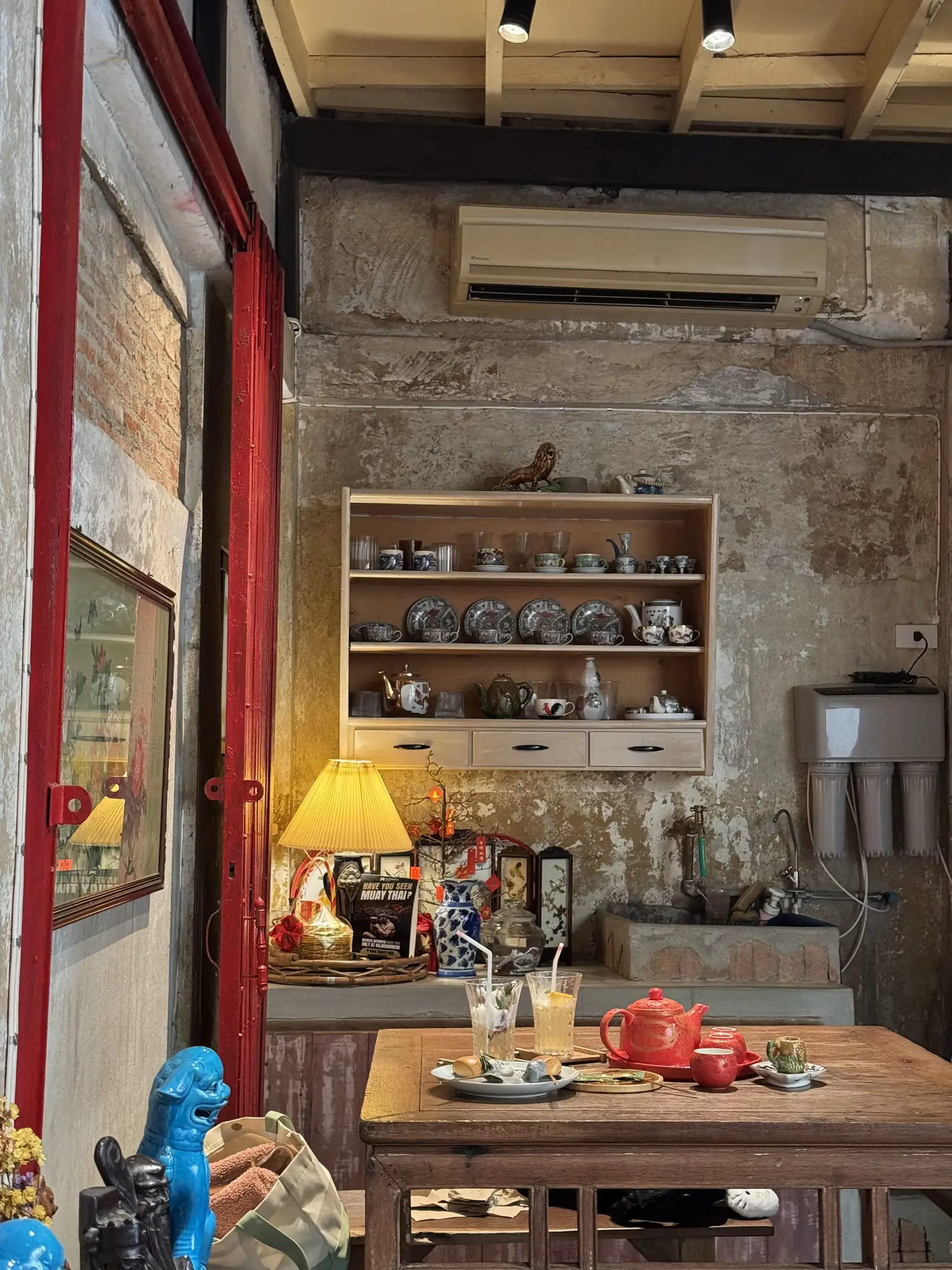 พิกัดถ่ายรูปตรุษจีน 2025 🪭🧧🥢 FAKAFEI CAFE | แกลเลอรีที่โพสต์โดย White | Lemon8