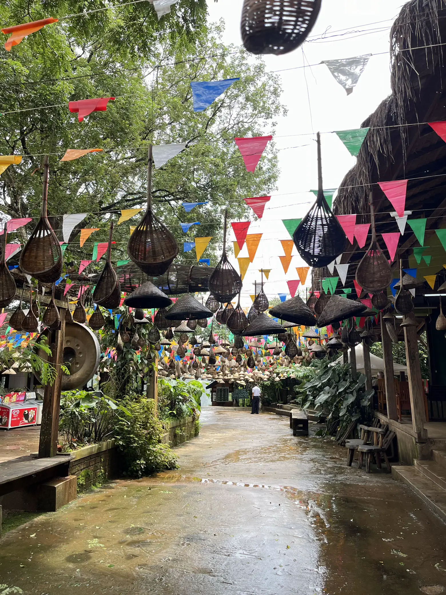 เที่ยวปากเซ ลาวใต้ No แพลน 🇱🇦‼️ | แกลเลอรีที่โพสต์โดย Fahhh | Lemon8