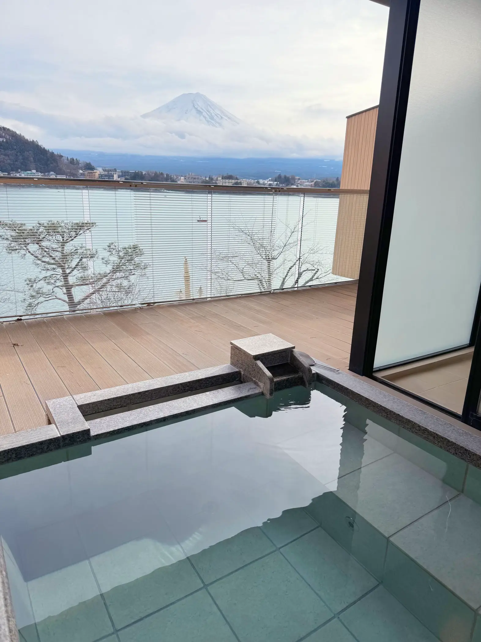 แช่ออนเซ็นส่วนตัวดูวิวฟูจิ ที่ UBUYA Hotel | แกลเลอรีที่โพสต์โดย ...