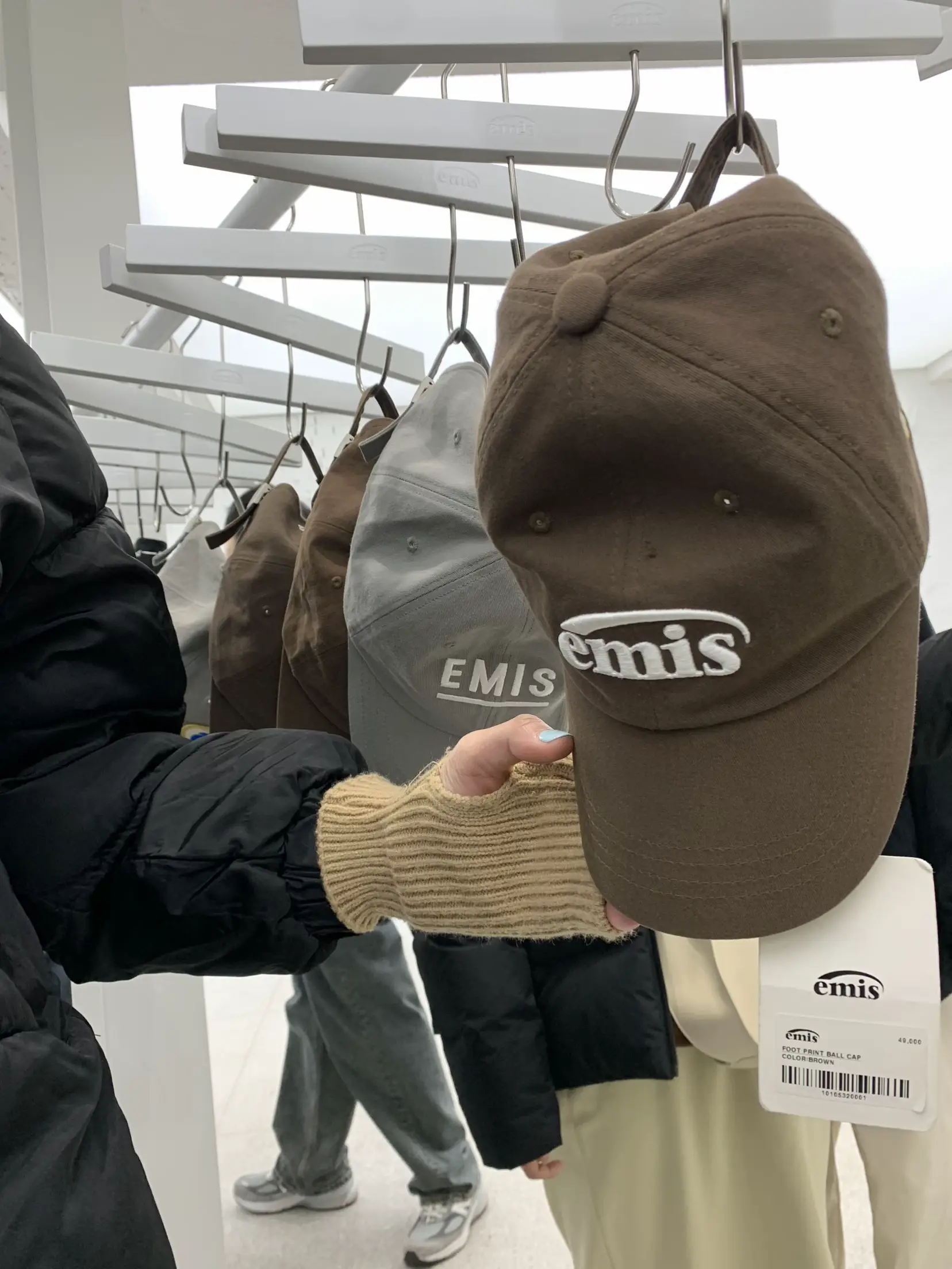 Emis สาขาใหม่ คนล้นร้านมากๆ | แกลเลอรีที่โพสต์โดย James 健思 | Lemon8