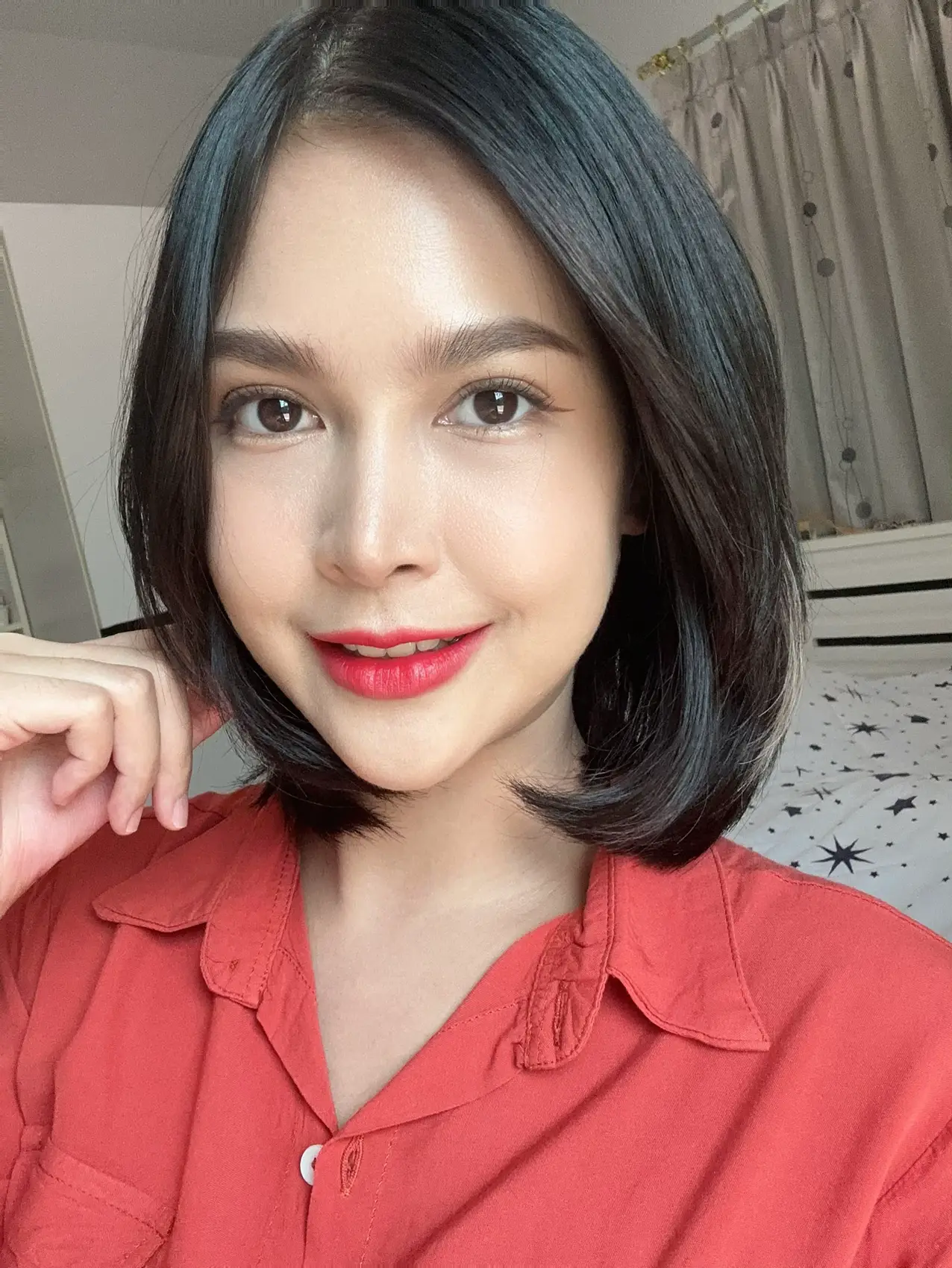 ลิป Revlon ตำนานที่ยังมีลมหายใจ 🫶🏻😆 | แกลเลอรีที่โพสต์โดย Toon Patcharee | Lemon8