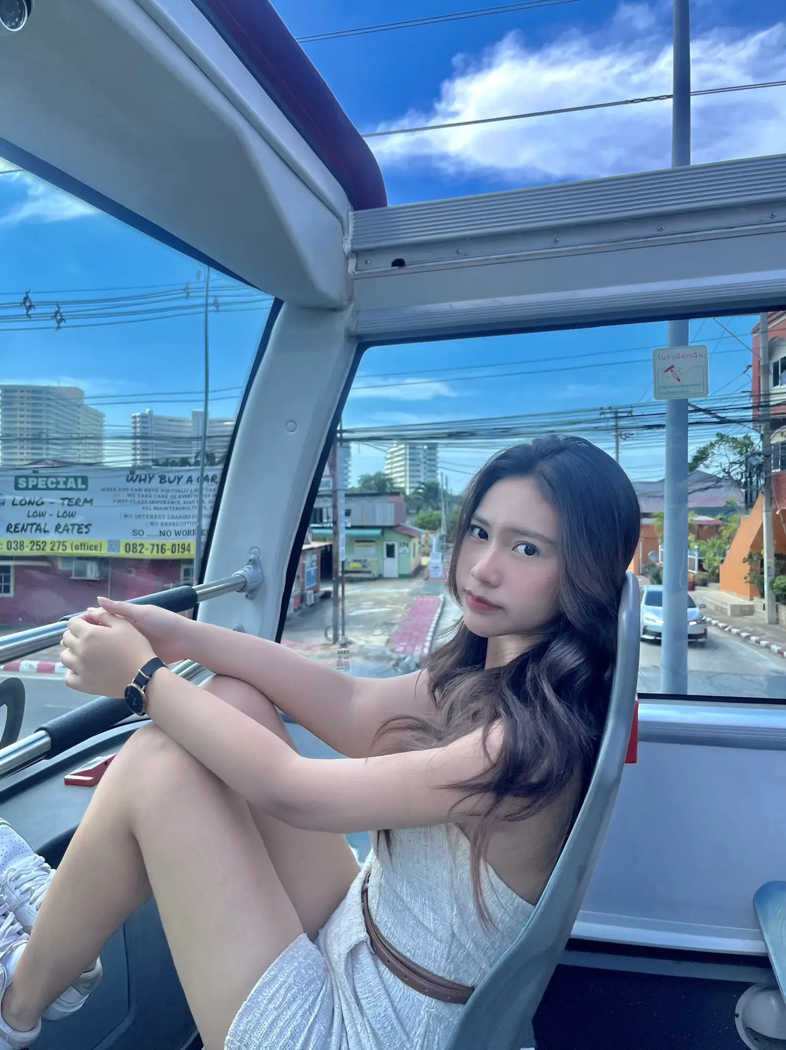 ที่เที่ยวพัทยา รถแดงเปิดประทุน ฟิวดี แสงสวย วิวดี | แกลเลอรีที่โพสต์โดย Paloy | Lemon8