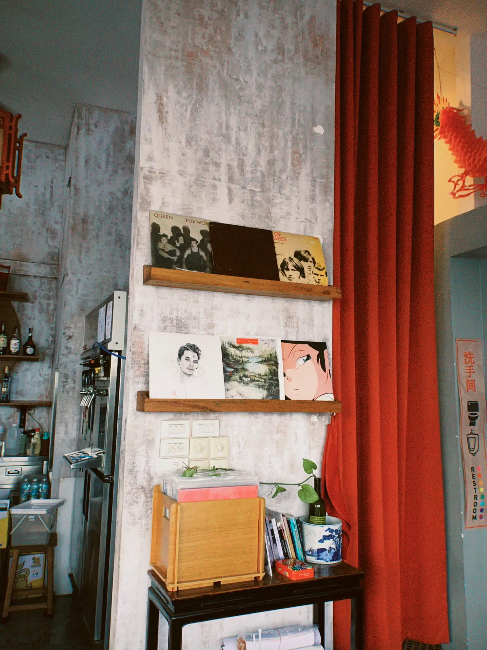 Craft Beer Bar Atmosphere "Wong Ka Wai" 🏮 | Gallery posted by plutronde ...