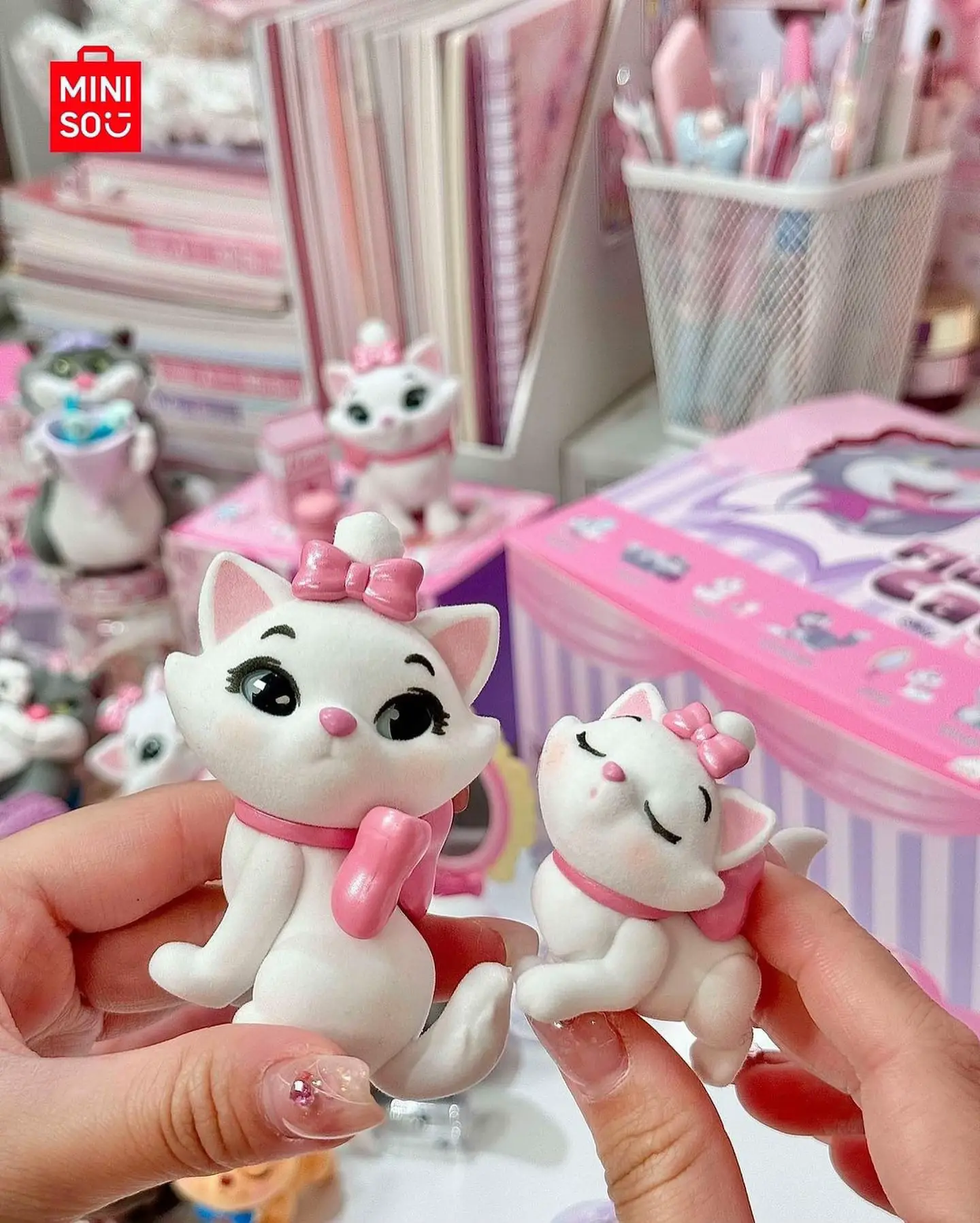 กล่องสุ่ม miniso | 𝐃𝐢𝐬𝐧𝐞𝐲 𝐅𝐥𝐮𝐟𝐟𝐲 𝐂𝐚𝐭 🎀 | แกลเลอรีที่โพสต์โดย LALITA 🍒 ...