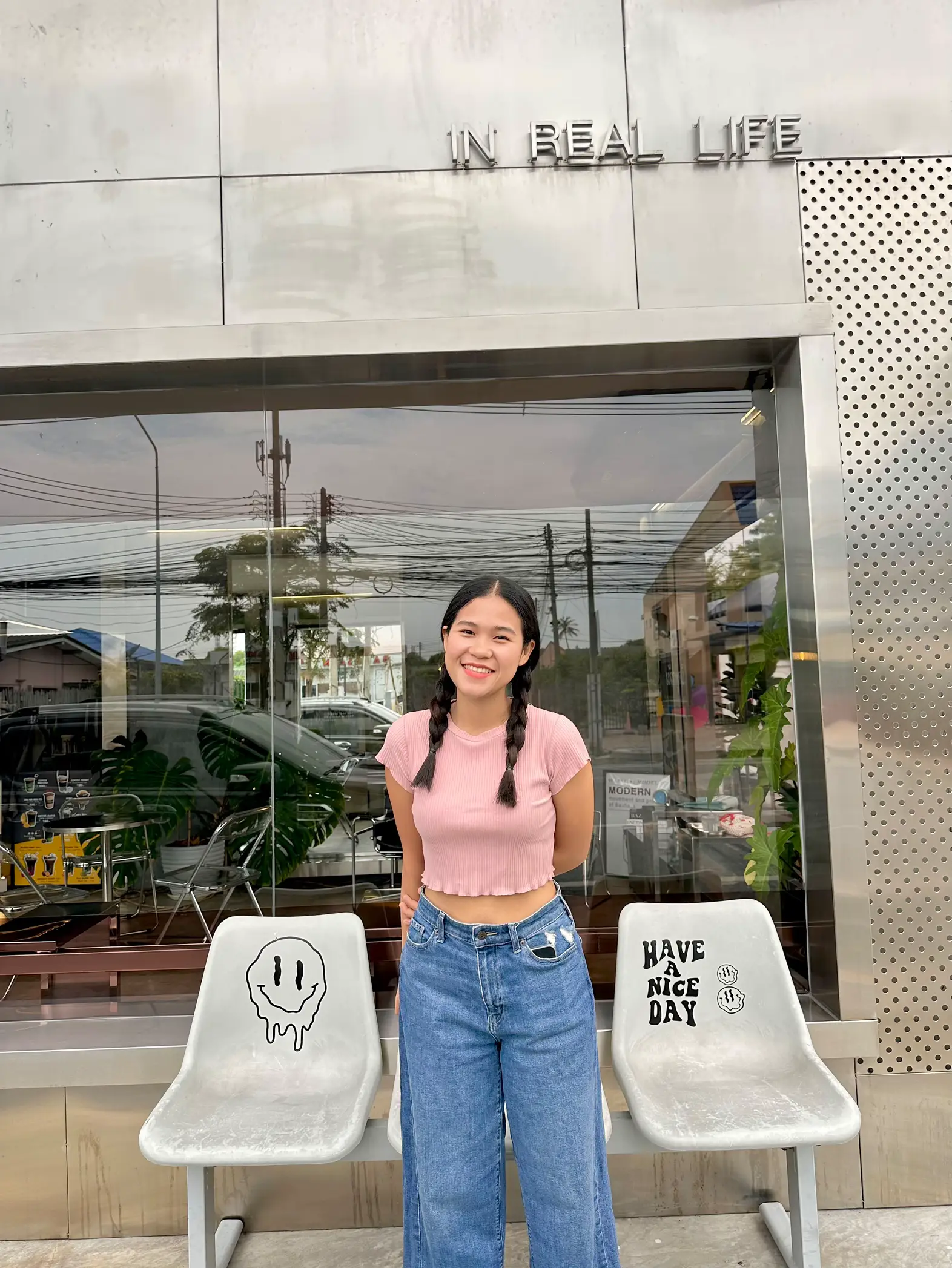 IN REAL LIFE คาเฟ่บางแสน | แกลเลอรีที่โพสต์โดย Prim | Lemon8