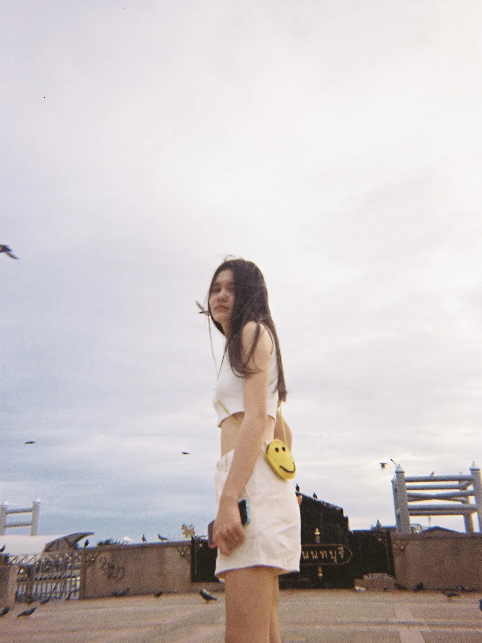 เที่ยวคาเฟ่ ถ่ายรูปเล่นด้วยกล้องฟิล์ม | แกลเลอรีที่โพสต์โดย Who is fk | Lemon8