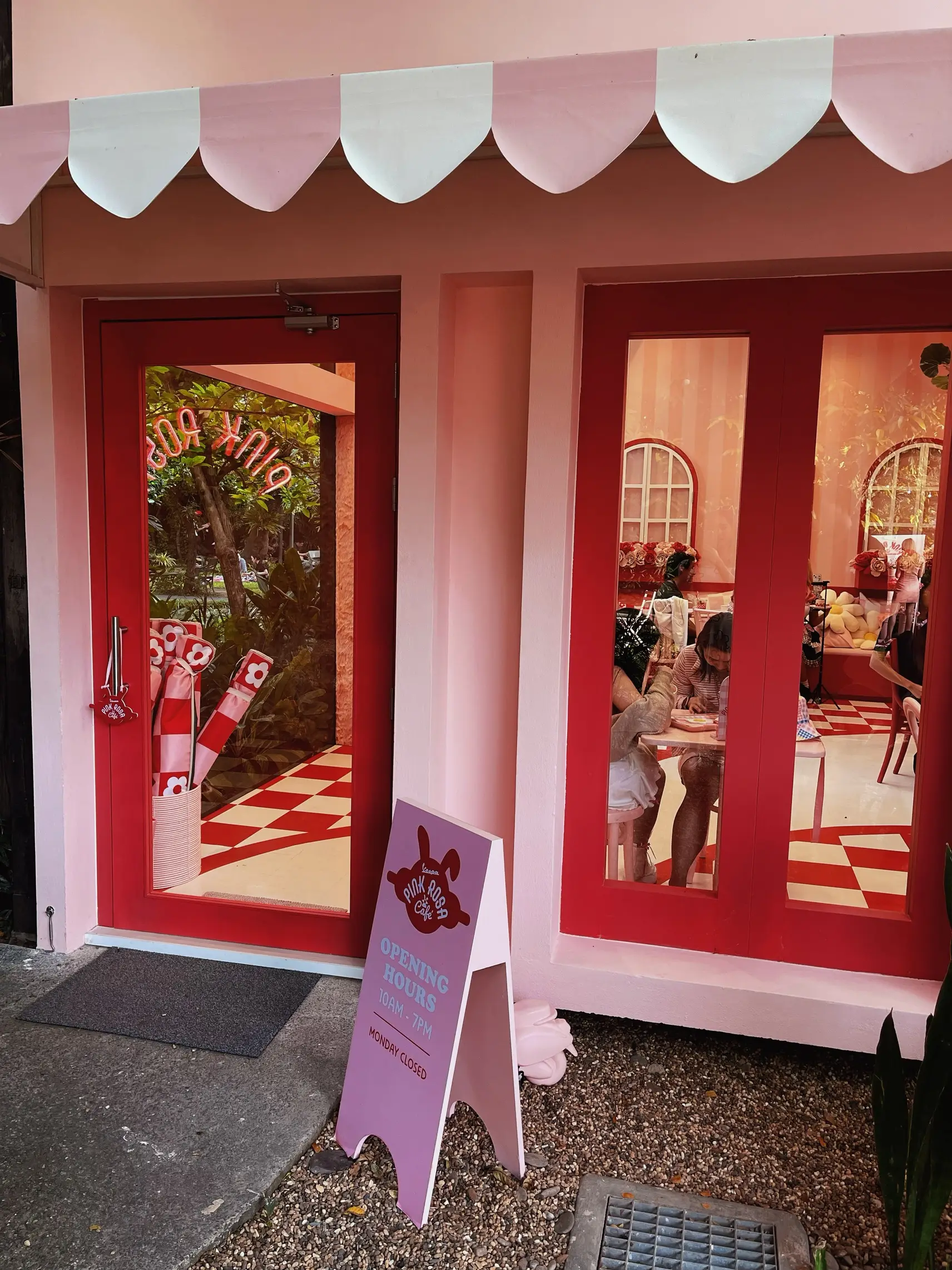 Pink Rosa Cafe (คาเฟ่ทองหล่อ) | แกลเลอรีที่โพสต์โดย Tangmoji14 | Lemon8