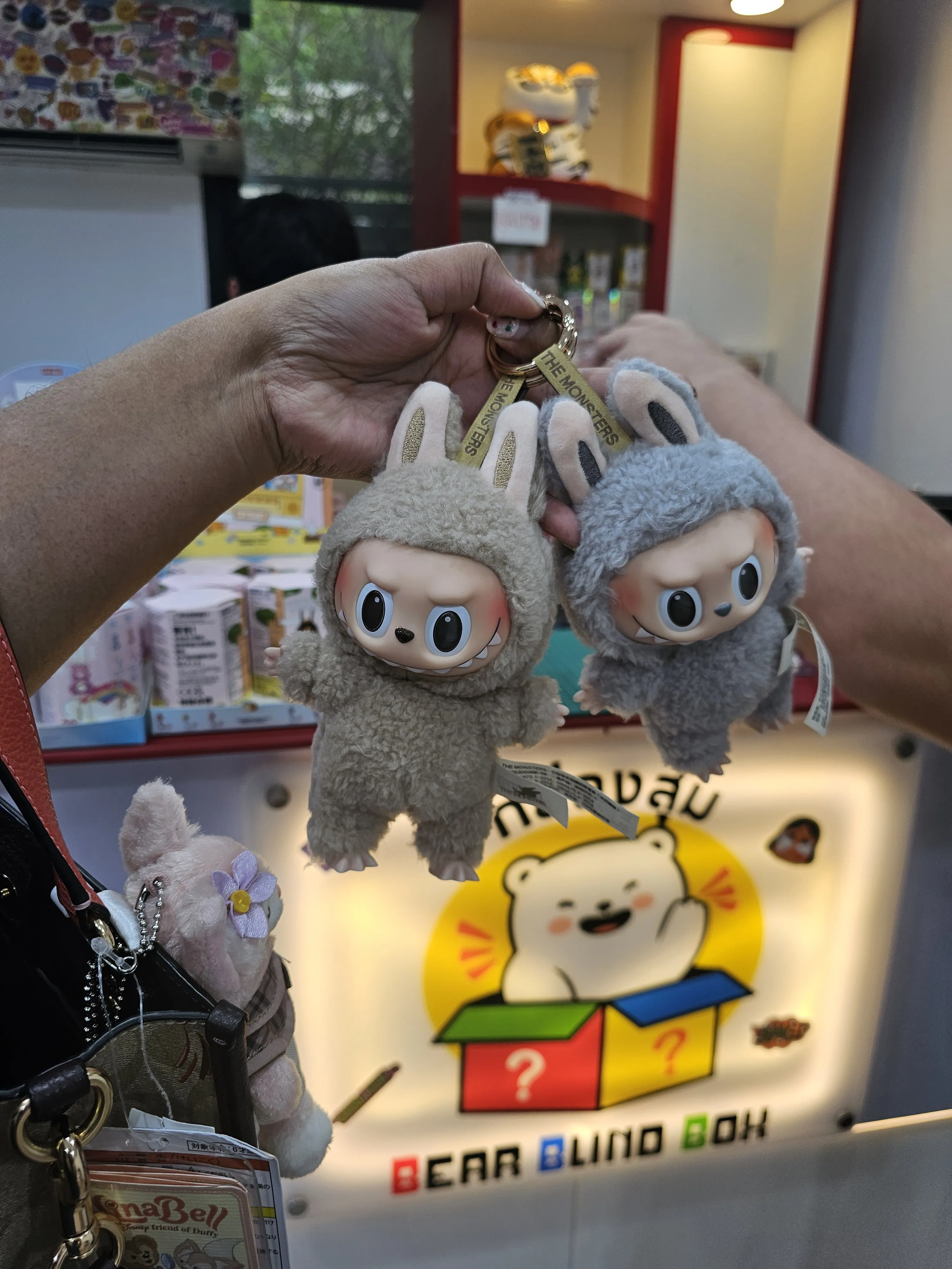 LaBuBu กล่องสุ่ม Pop mart💗 | แกลเลอรีที่โพสต์โดย Little.Chubby | Lemon8