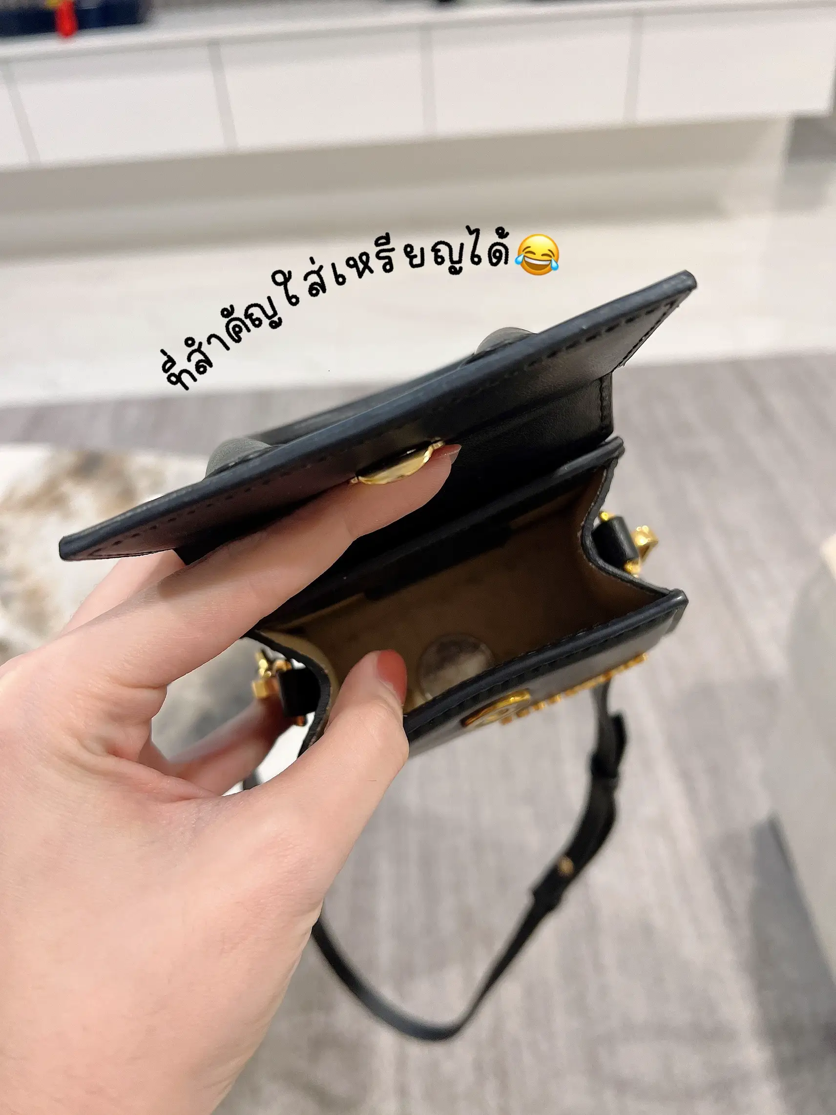 JACQUEMUS เป๋าใบจิ๋ว🖤 | แกลเลอรีที่โพสต์โดย Bella | Lemon8