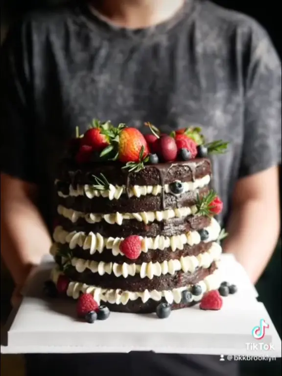 เค้ก Winter Chocolate เค้กวันเกิด | วิดีโอที่เผยแพร่โดย Brooklyn Baker | Lemon8