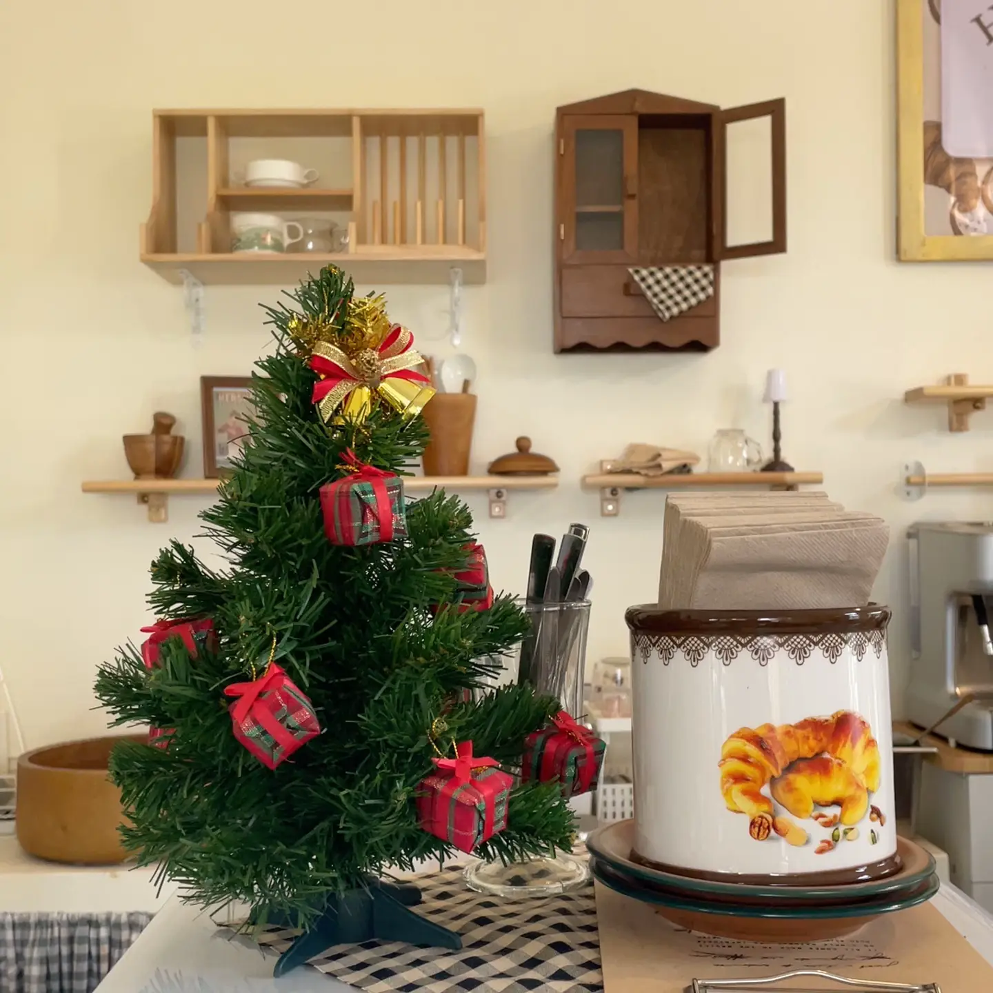 HONNEY CONTI | แกลเลอรีที่โพสต์โดย Ppponder | Lemon8