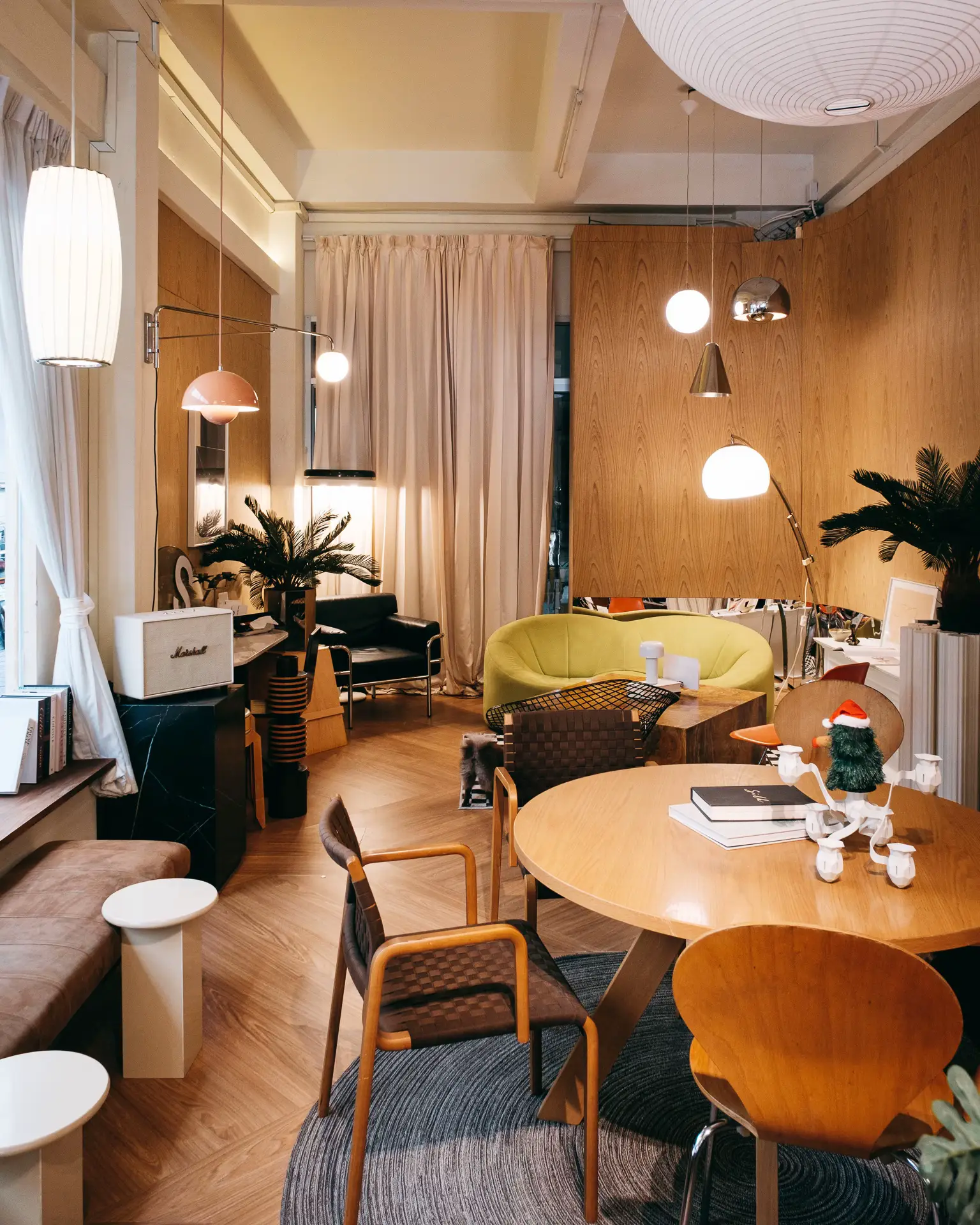 ENVIES เปิดร้านใหม่ในย่านตลาดน้อย ห่างจากร้านเดิมนิดเดียว☕️ | แกลเลอรีที่โพสต์โดย Rattomarty ...