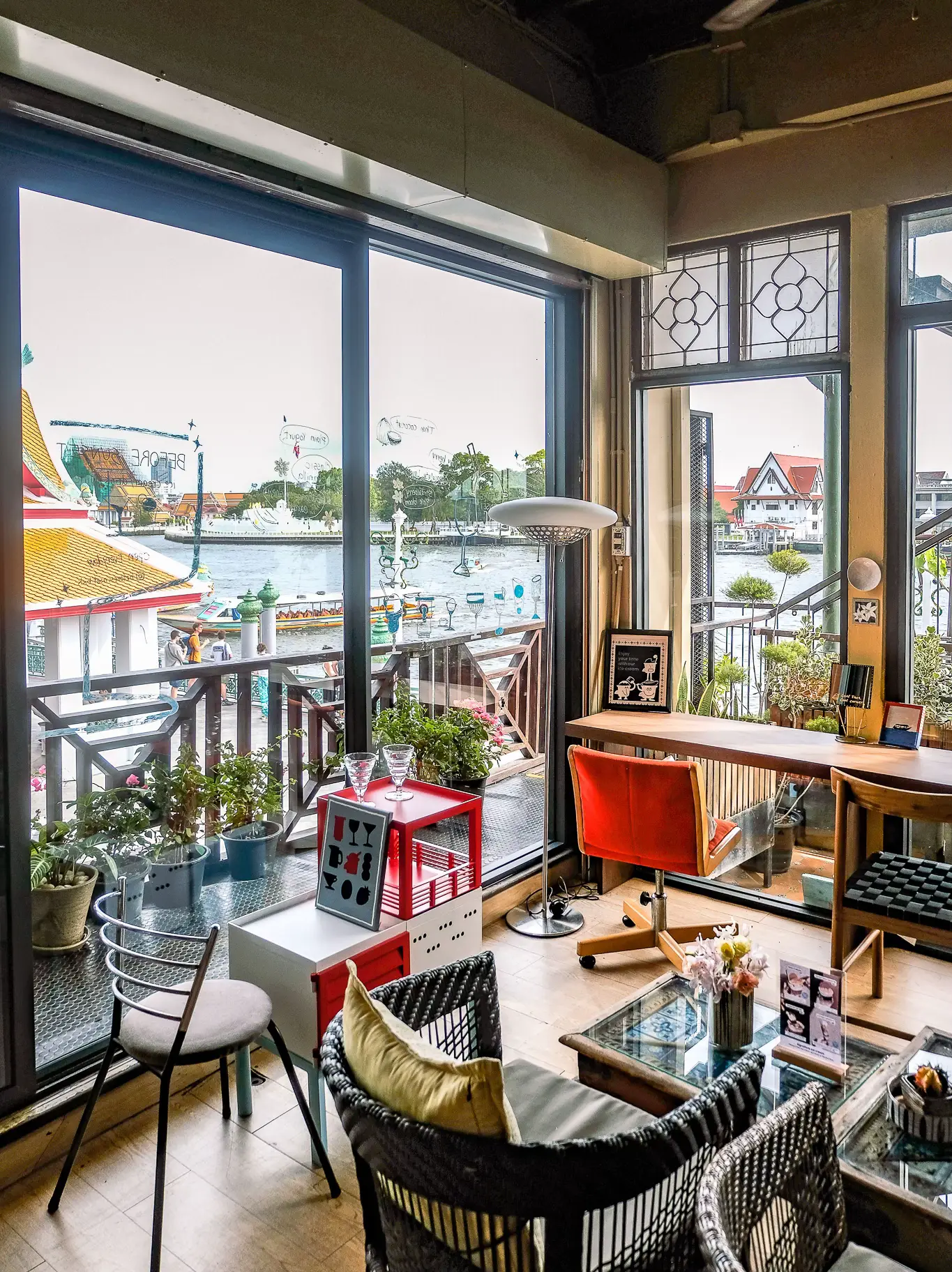 Before Sunset Cafe Ice Cream Moody Neighborhoodティエン🍨🌞 | หนีนายไปJourney ...