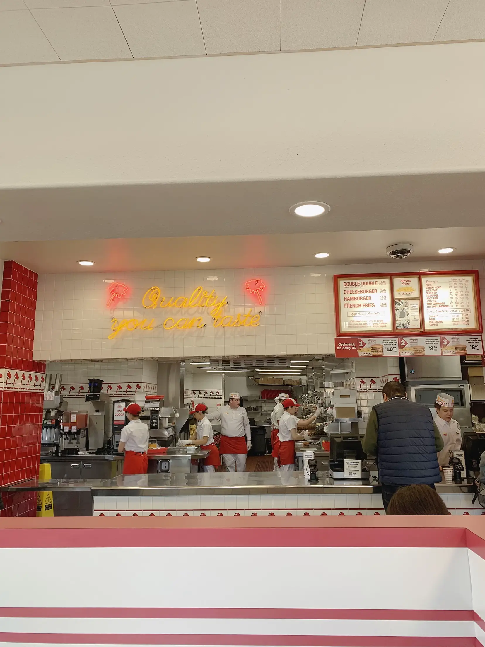 In-N-Out Burger🍔 ราคาเริ่มต้นแค่ $3💰 | แกลเลอรีที่โพสต์โดย Sapunn | Lemon8