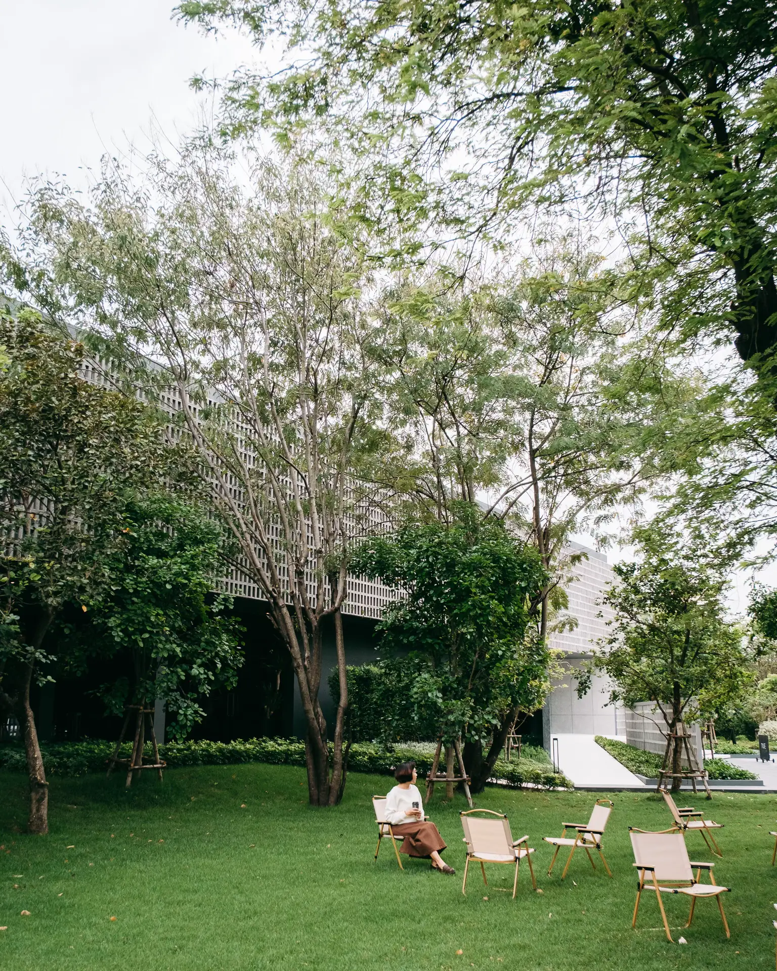 Bottomless คาเฟ่ในสวนสุดชิล ~ เปิดใหม่ที่พัฒนาการ 🌳☕️ | แกลเลอรีที่โพสต์โดย Rattomarty | Lemon8