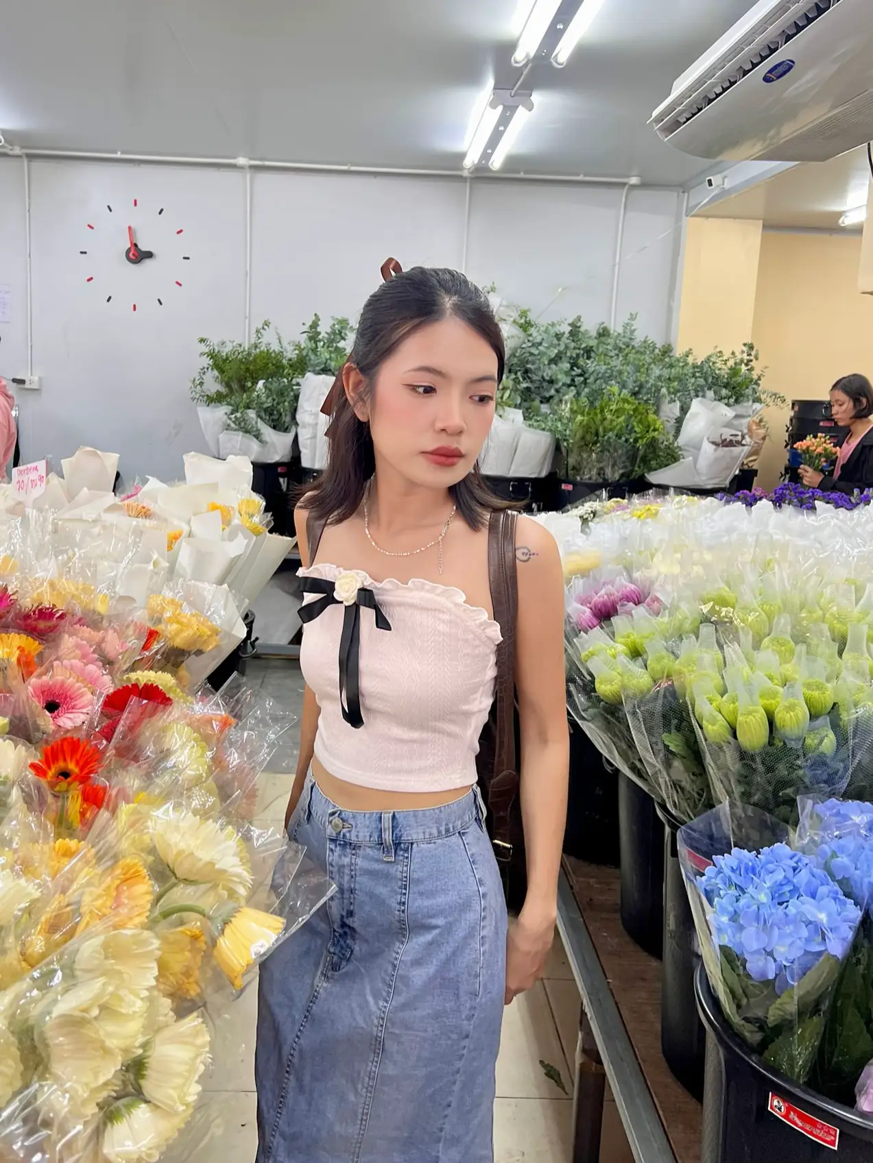 OOTD IDEA ไปถ่ายรูปปังๆที่ปากคลองตลาด💐💗 | แกลเลอรีที่โพสต์โดย Yammuch | Lemon8