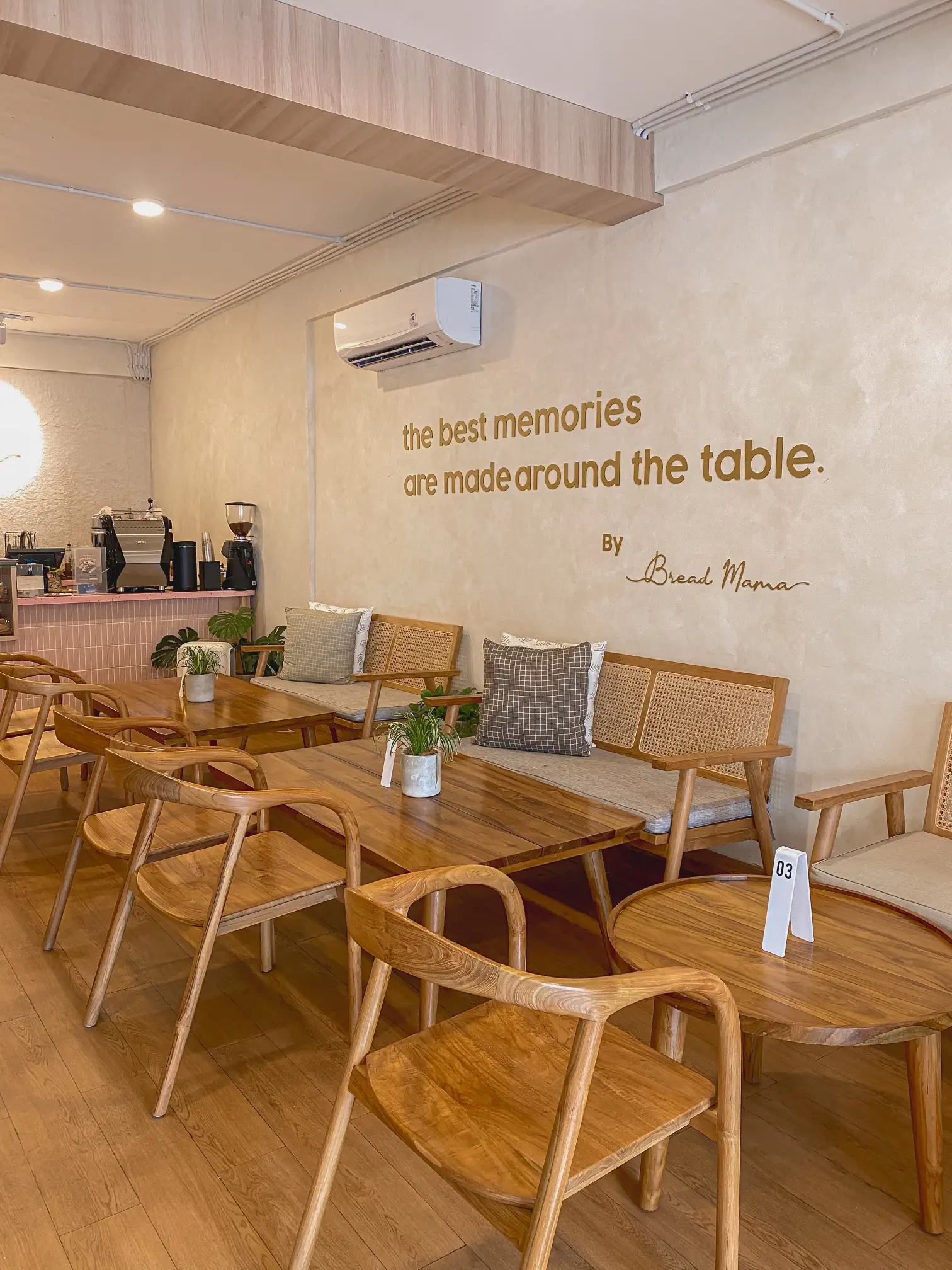 Cozy cafe At Tis square Tebet | Galeri diposting oleh Snopinops | Lemon8
