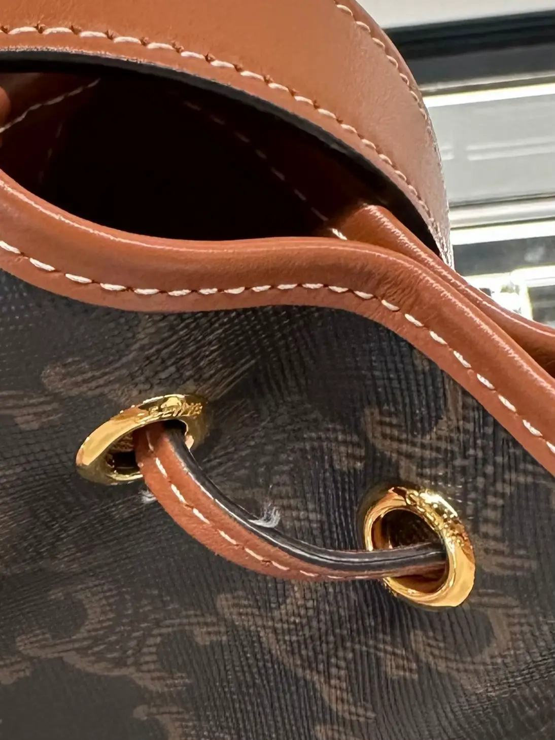 กระเป๋าลักซ์ชูว์ ควอลิตี้ลักไก่🥲 | แกลเลอรีที่โพสต์โดย txsxk | Lemon8