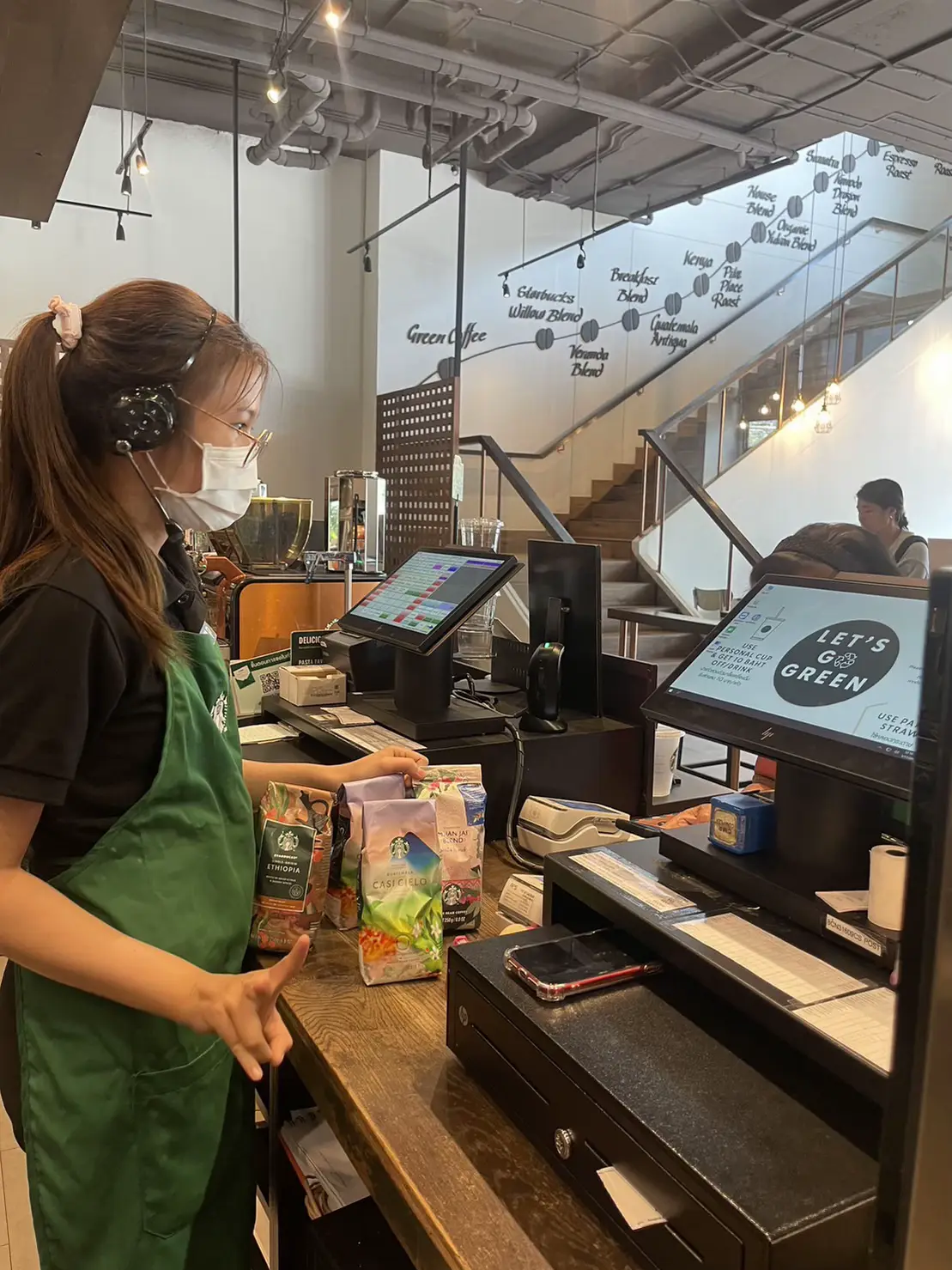 รีวิวความยากของการทำงานที่starbuck | แกลเลอรีที่โพสต์โดย ST_mp | Lemon8