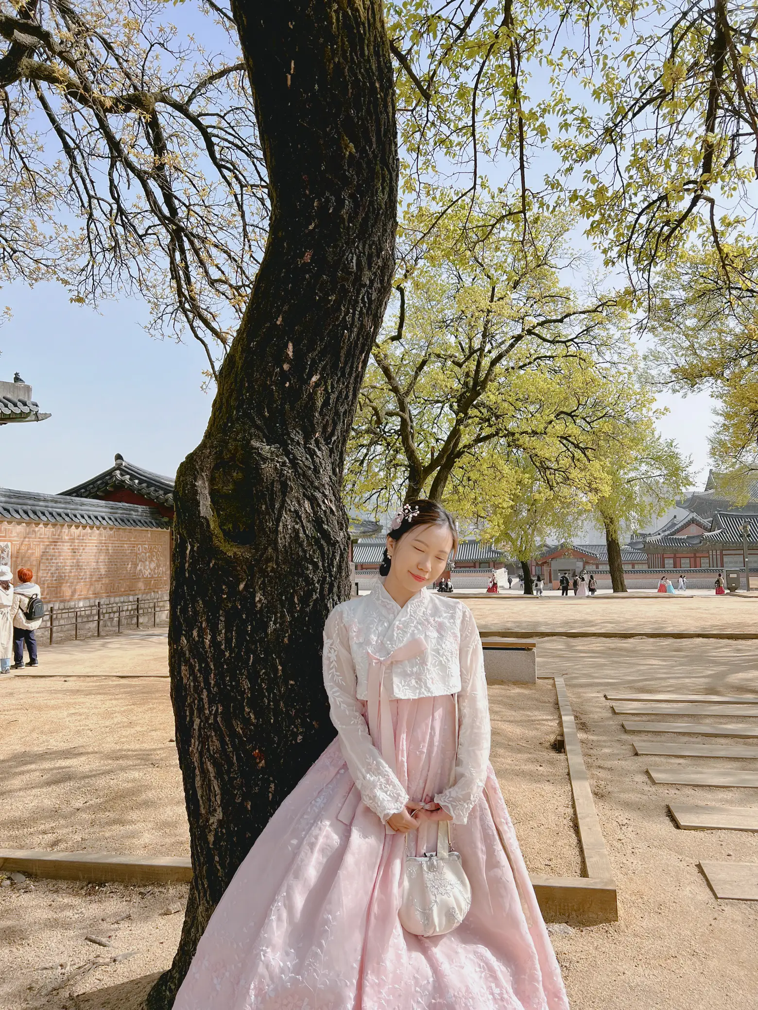 Prettiest Hanbok & Hairdo in Seoul🇰🇷 | Gallery posted by mavyyk | Lemon8