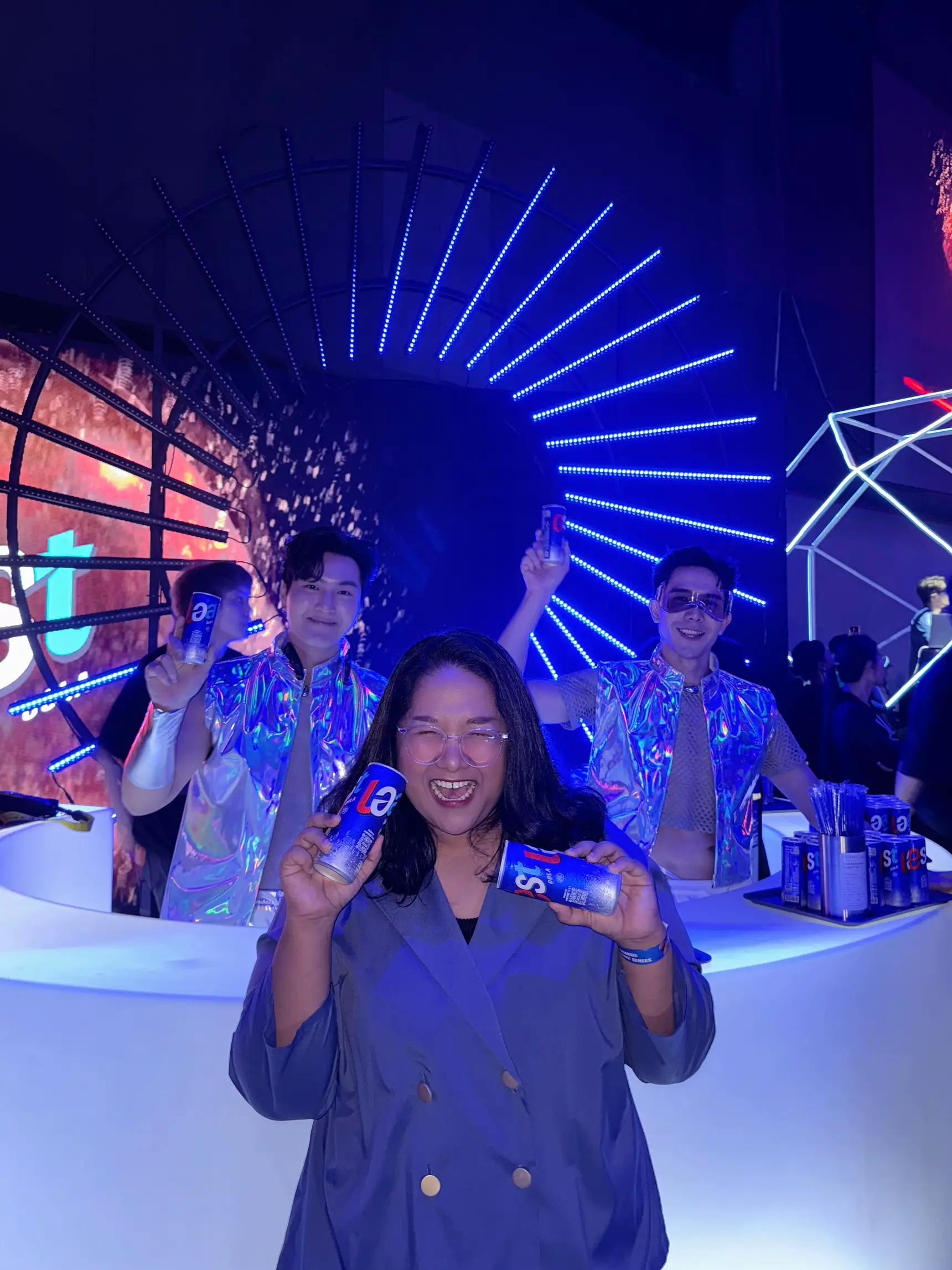 💙เปิดมิติใหม่กับงาน est Cola AWAKEN AWESOME SENSES 💙 | แกลเลอรีที่โพสต์ ...