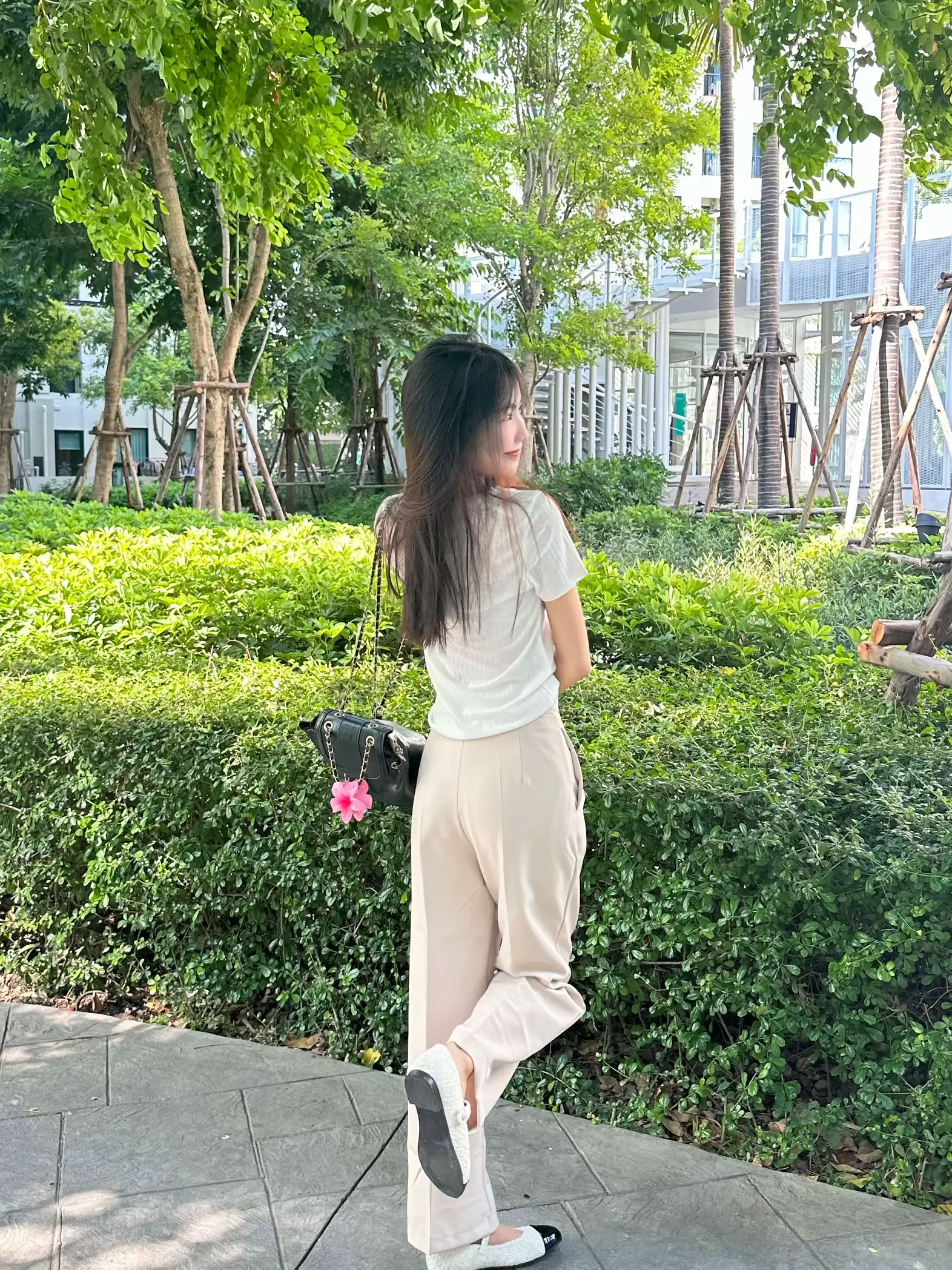 OOTD | แกลเลอรีที่โพสต์โดย 8 kong bam eng | Lemon8