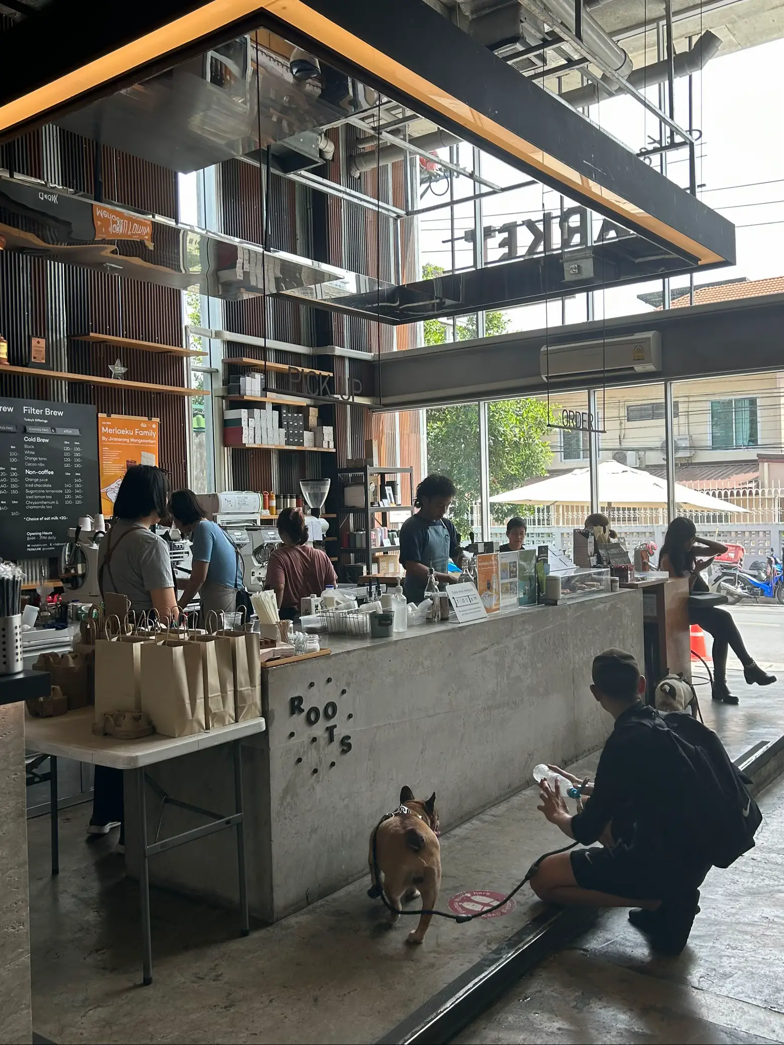 รีวิวนั่งทำงาน👩🏼‍💻“The Common Thonglor”☕️ vibeดี บรรยากาศชิค🪴 | แกลเลอ ...