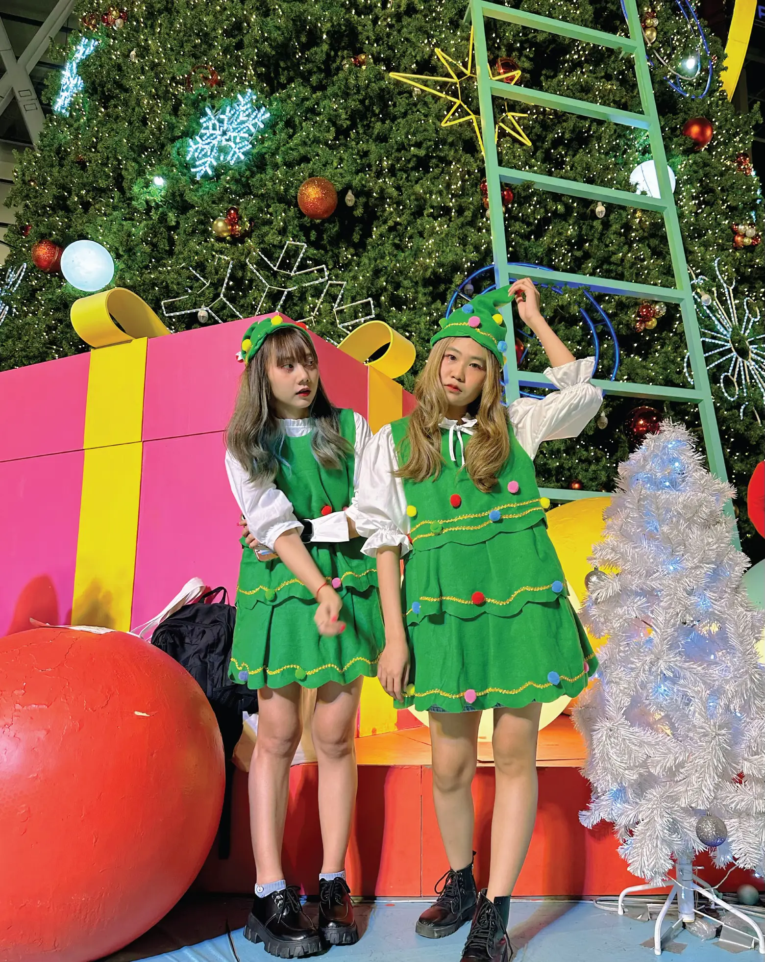 Ref. ถ่ายรูปวัน christmas 🎄 | แกลเลอรีที่โพสต์โดย NamWan.def | Lemon8