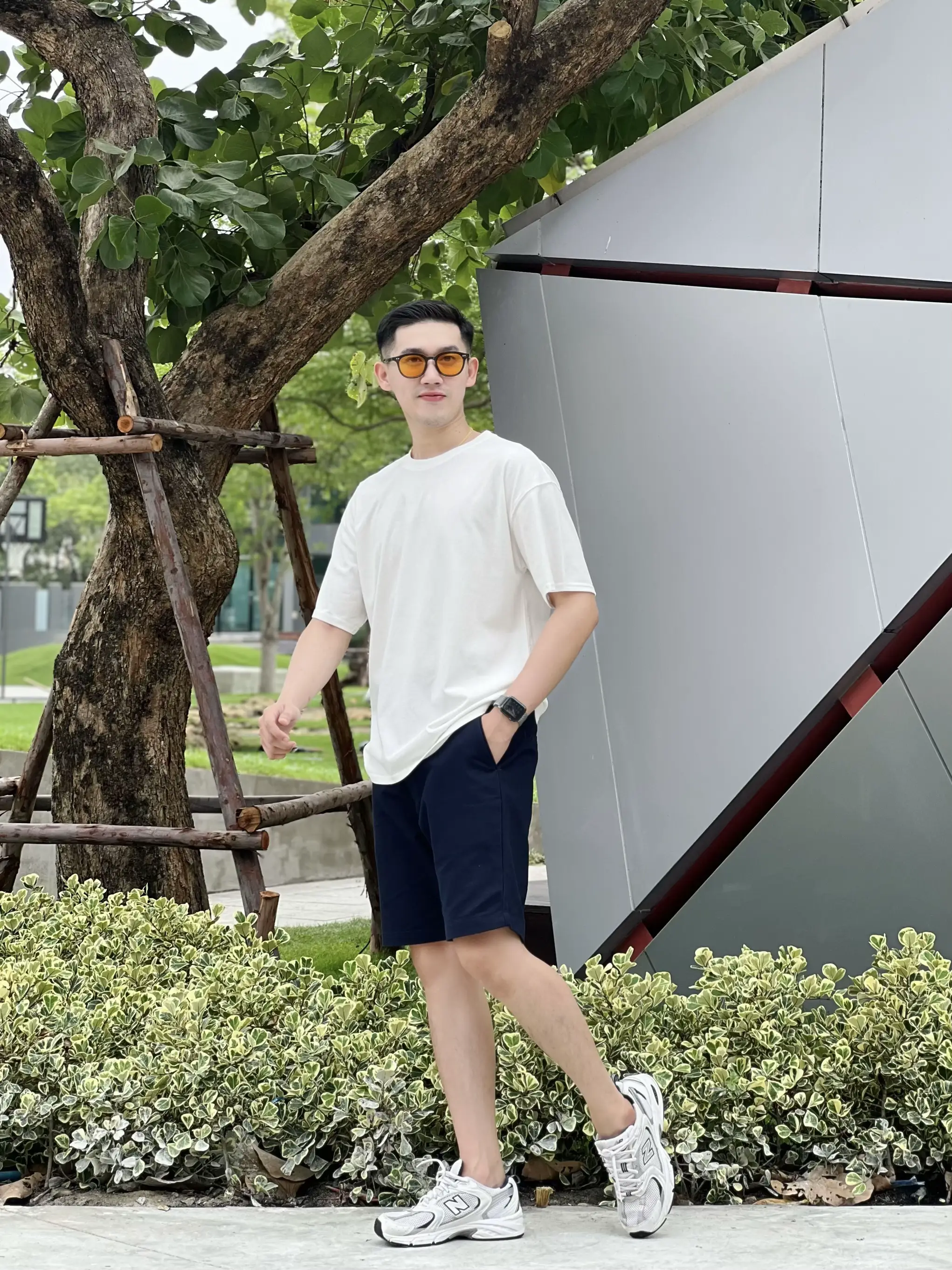 Basic Look 🏝 แต่งตัวผู้ชายเสื้อขาว กางเกงดำ | แกลเลอรีที่โพสต์โดย Gcoop ...