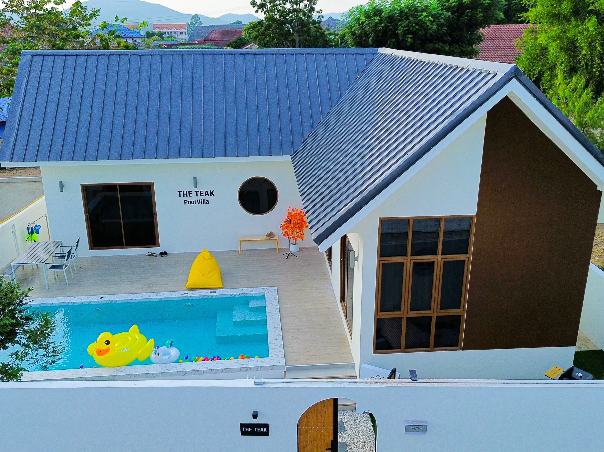 The Teak พูลวิลล่าสัตหีบ | แกลเลอรีที่โพสต์โดย Kaori Kaow | Lemon8